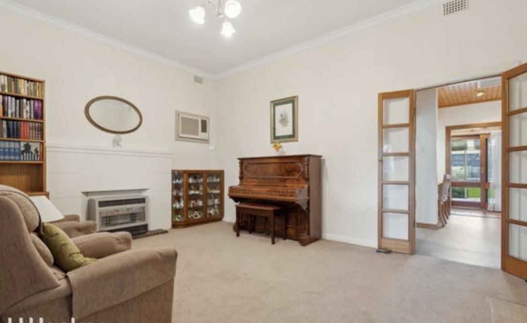 Lounge room layout | Scrolller