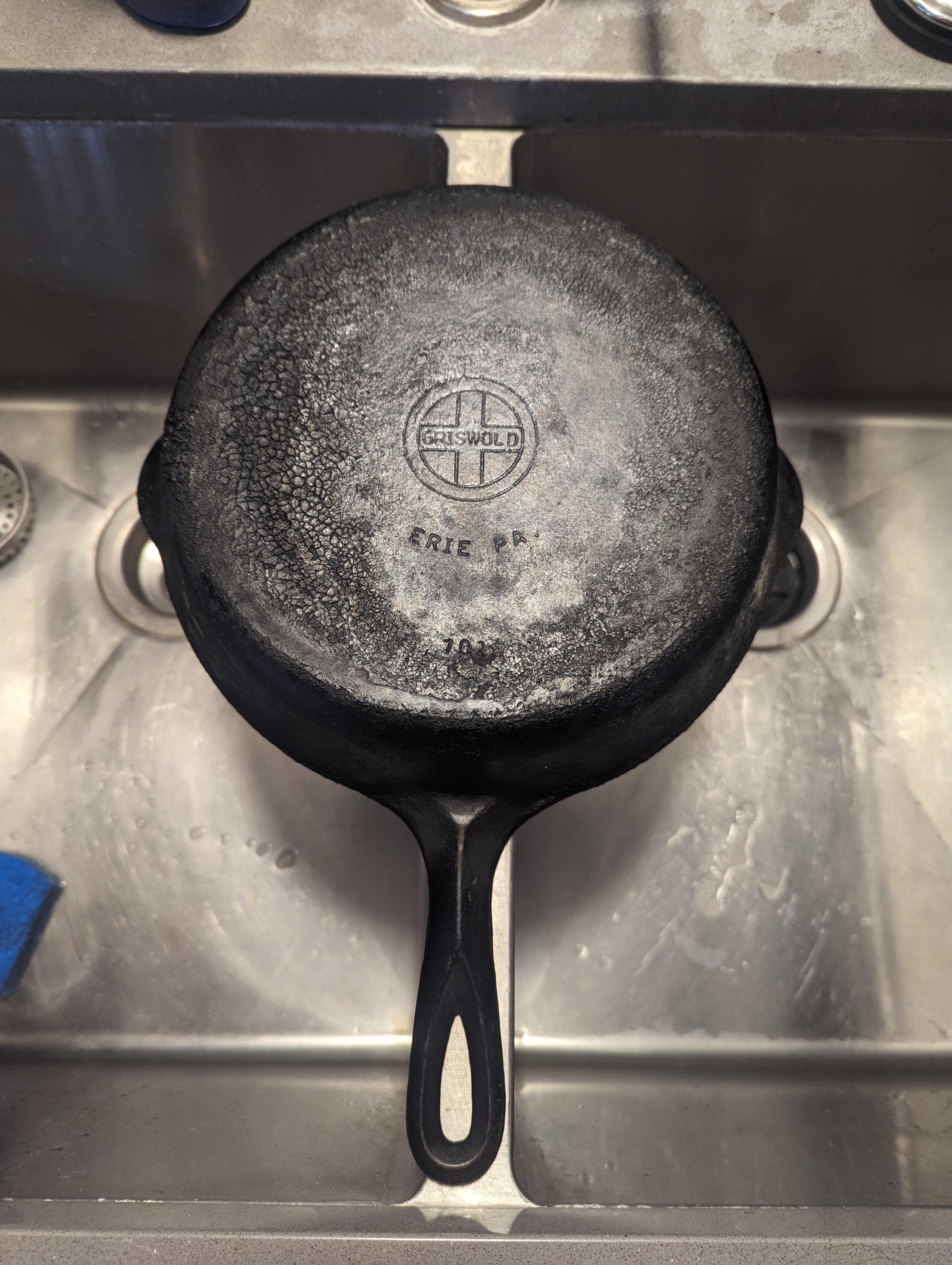 Forgot I had this old pan in my cupboard. Help identifying? | Scrolller