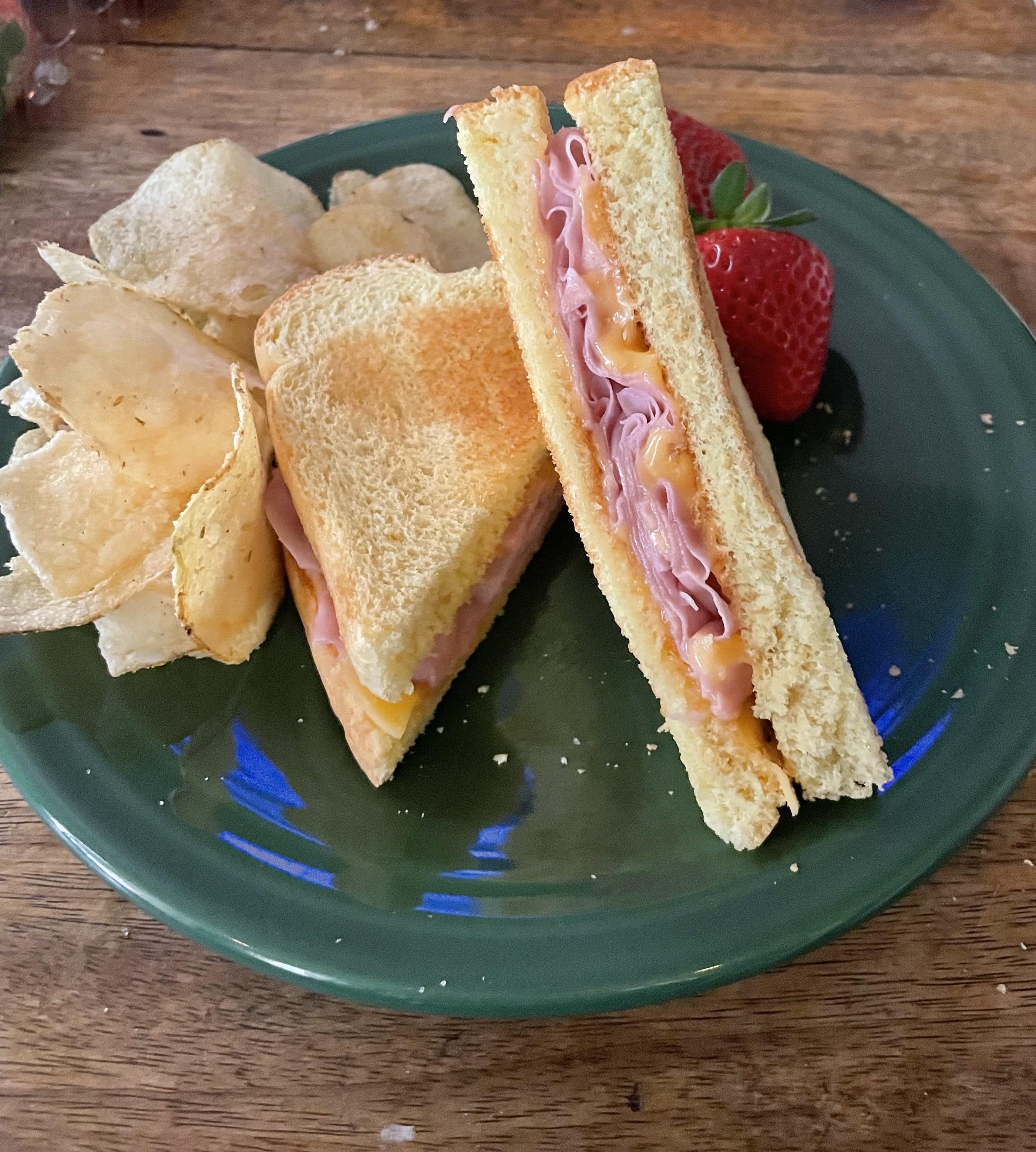 Ham and cheese toastie | Scrolller