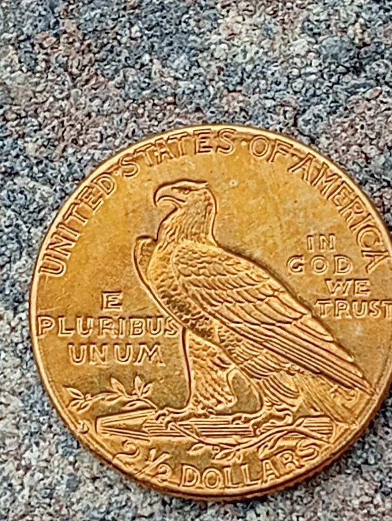 Need help on a rough estimate grade and value if possible | Scrolller