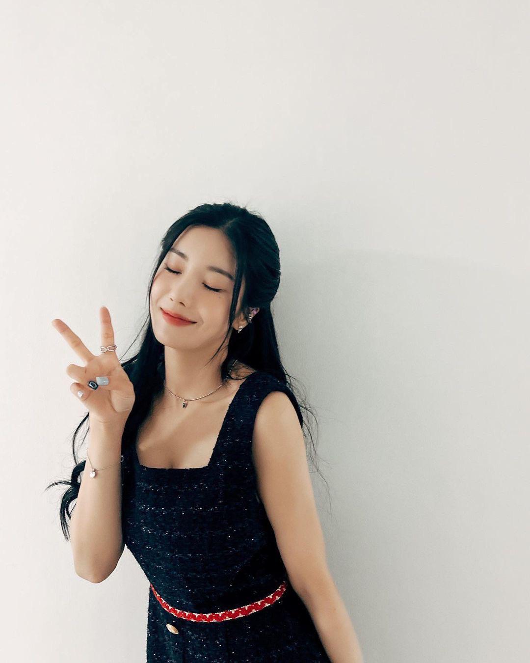 221001 Kwon Eunbi Instagram Update | Scrolller