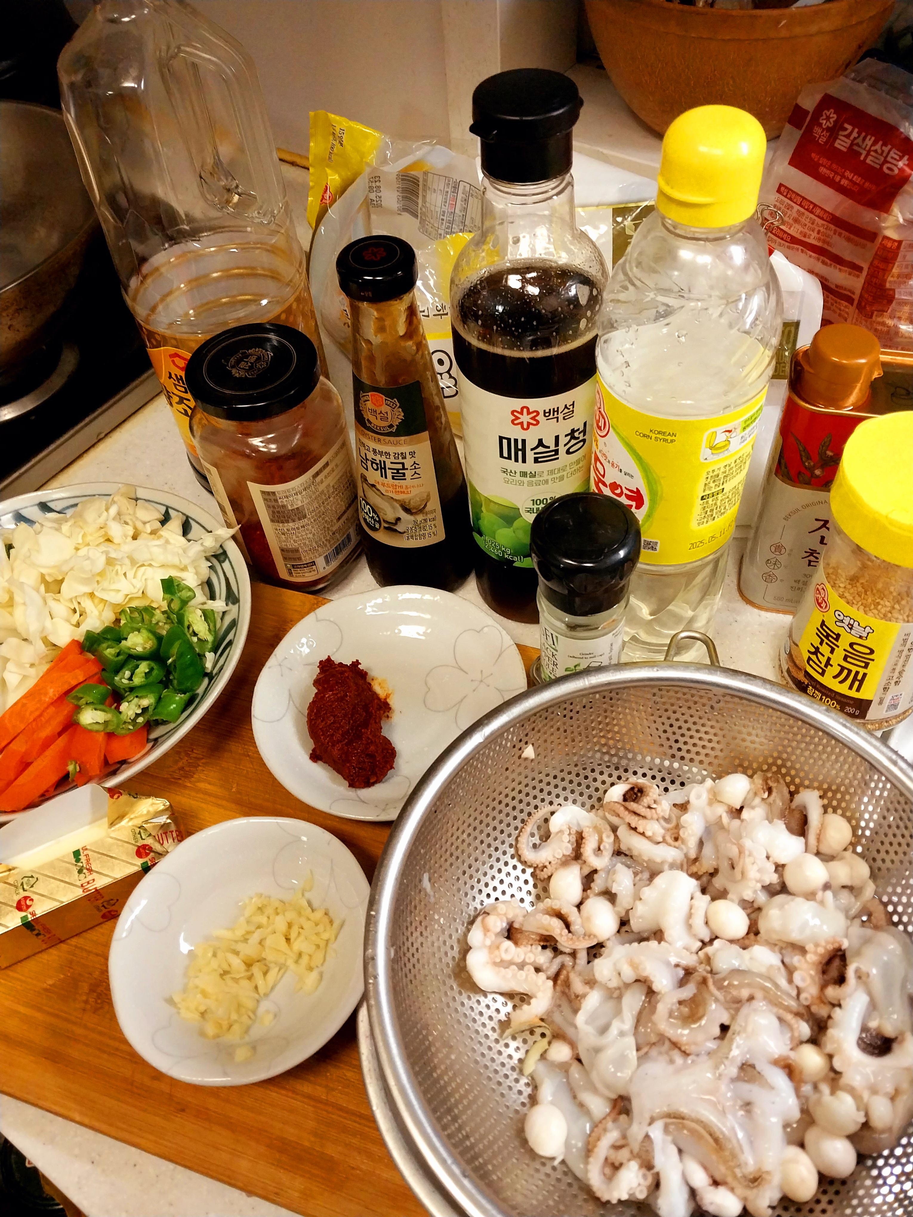 Webfoot octopus and noodles | Scrolller