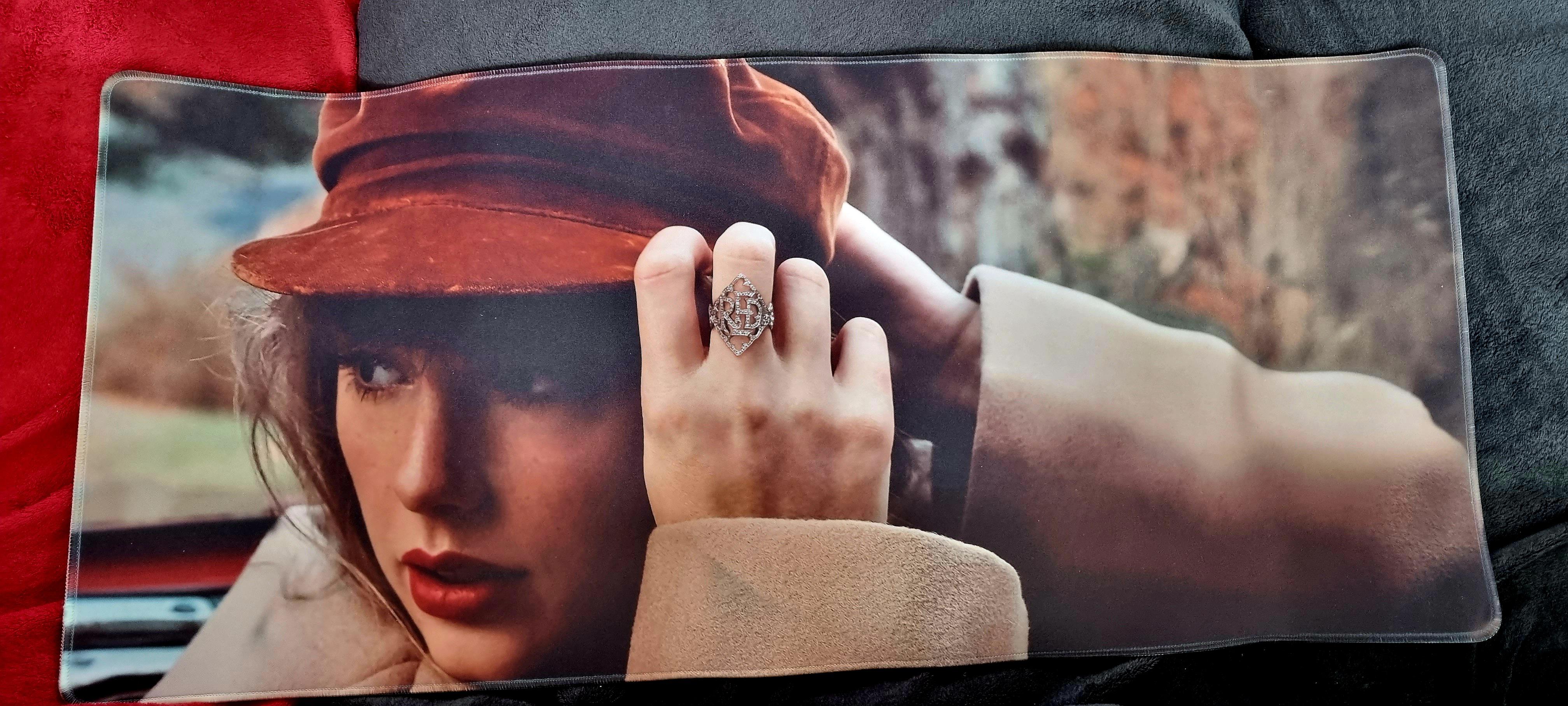 Custom made Swiftmas Present | Scrolller