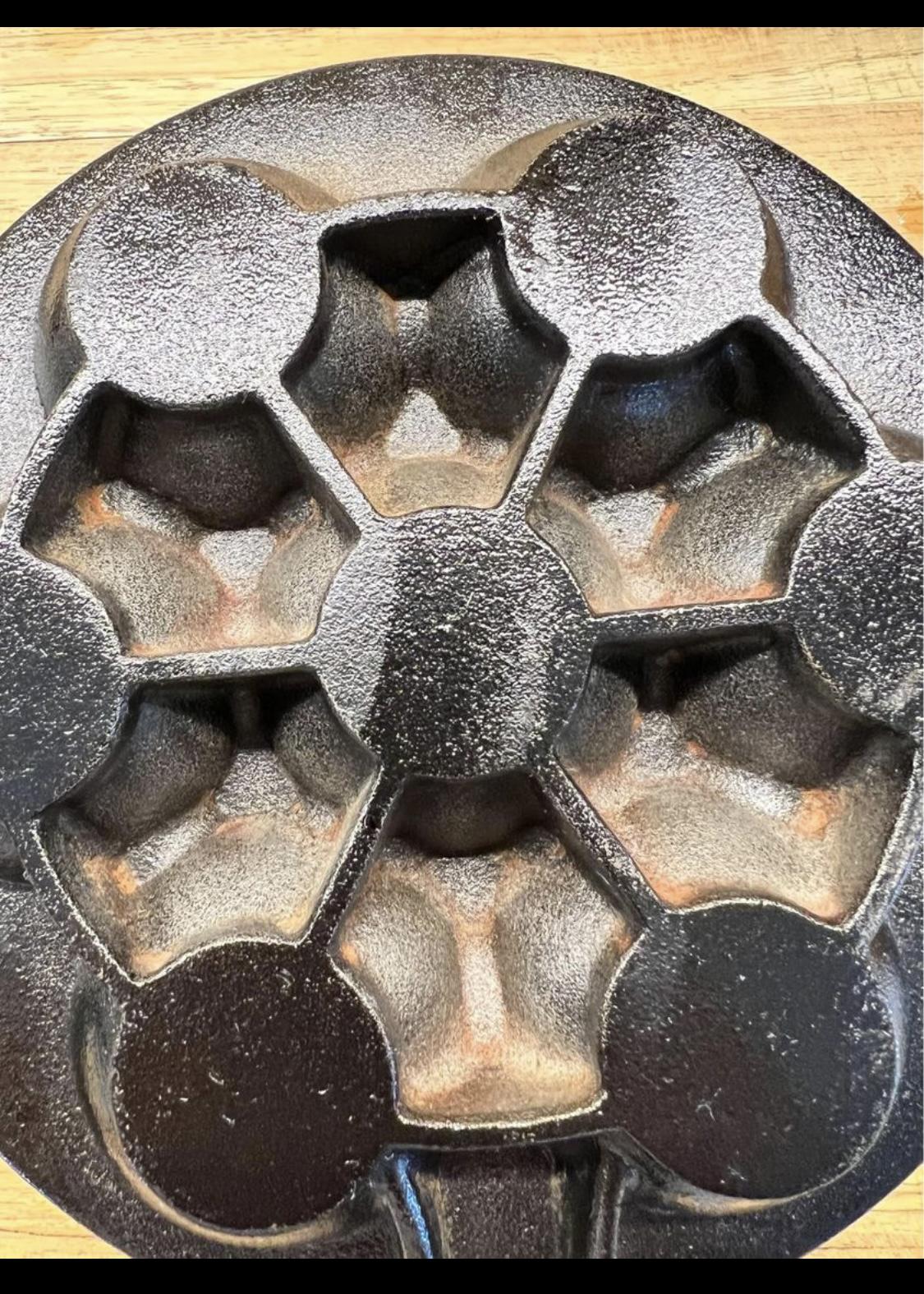 Help with identification on Ebelskiver pan | Scrolller