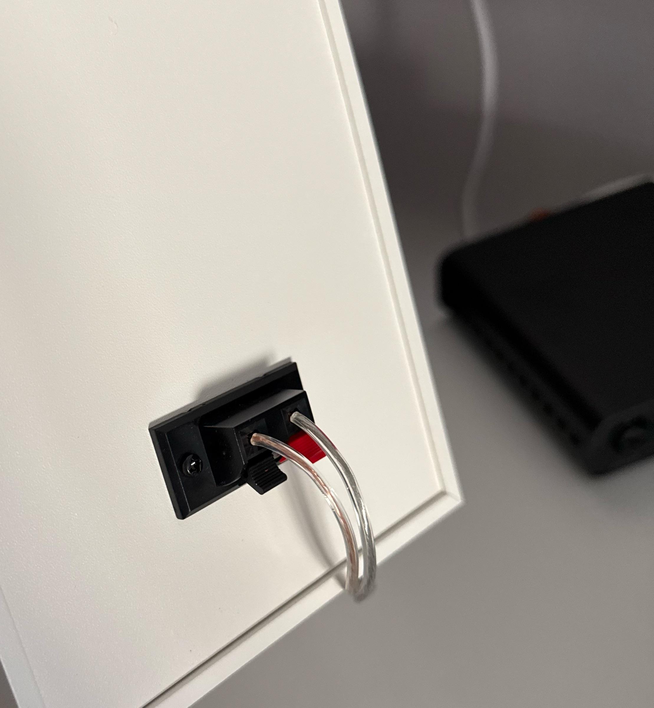 Confused on how to connect speakers to amp to PC | Scrolller