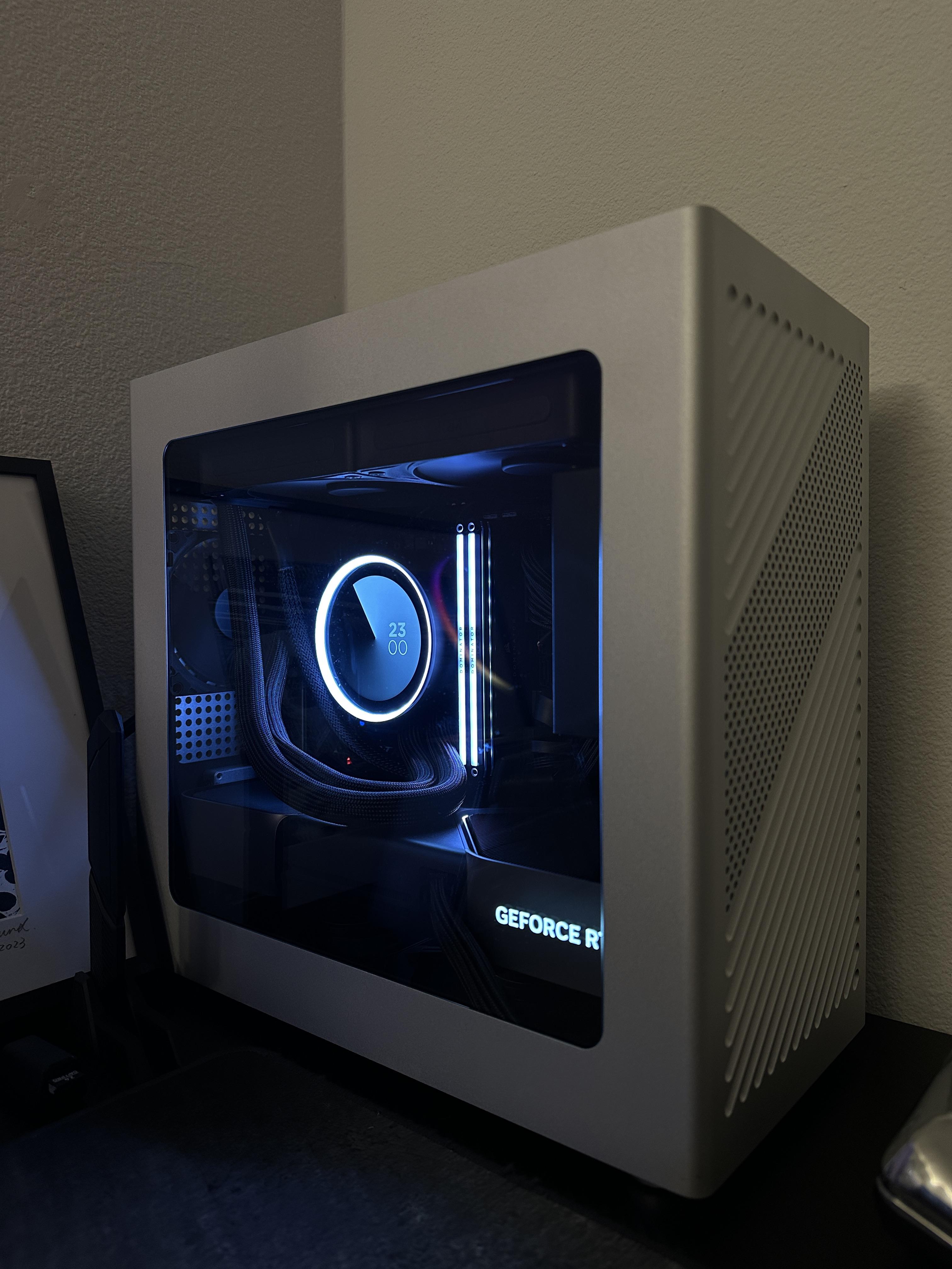 My first ever PC build | COOJ Z18 + 5080FE | Scrolller