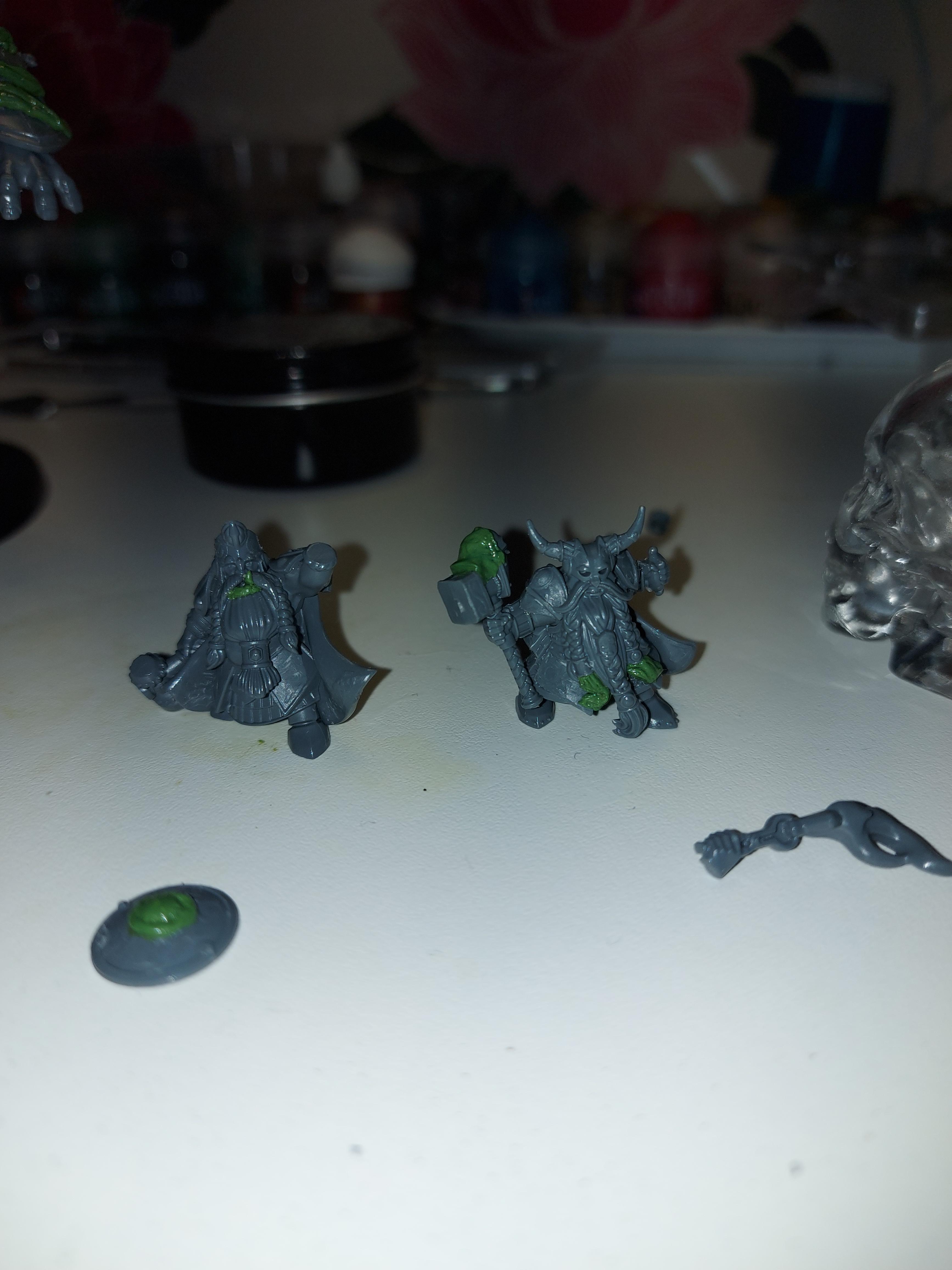 Finally got the Runelord and Warden King to convert ito Chaos Dwarfs ...