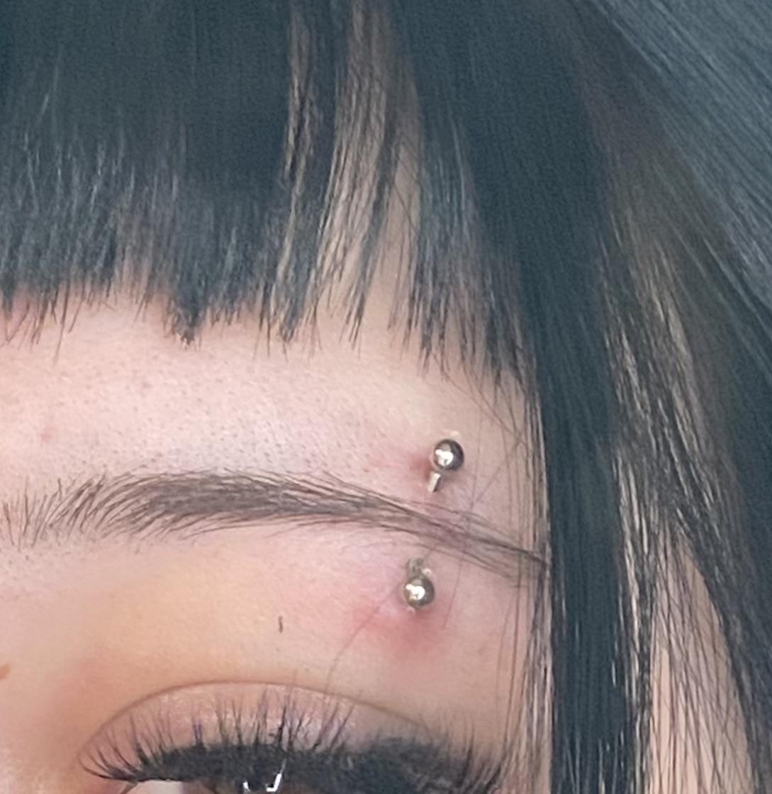 Pls help is my eyebrow rejecting | Scrolller