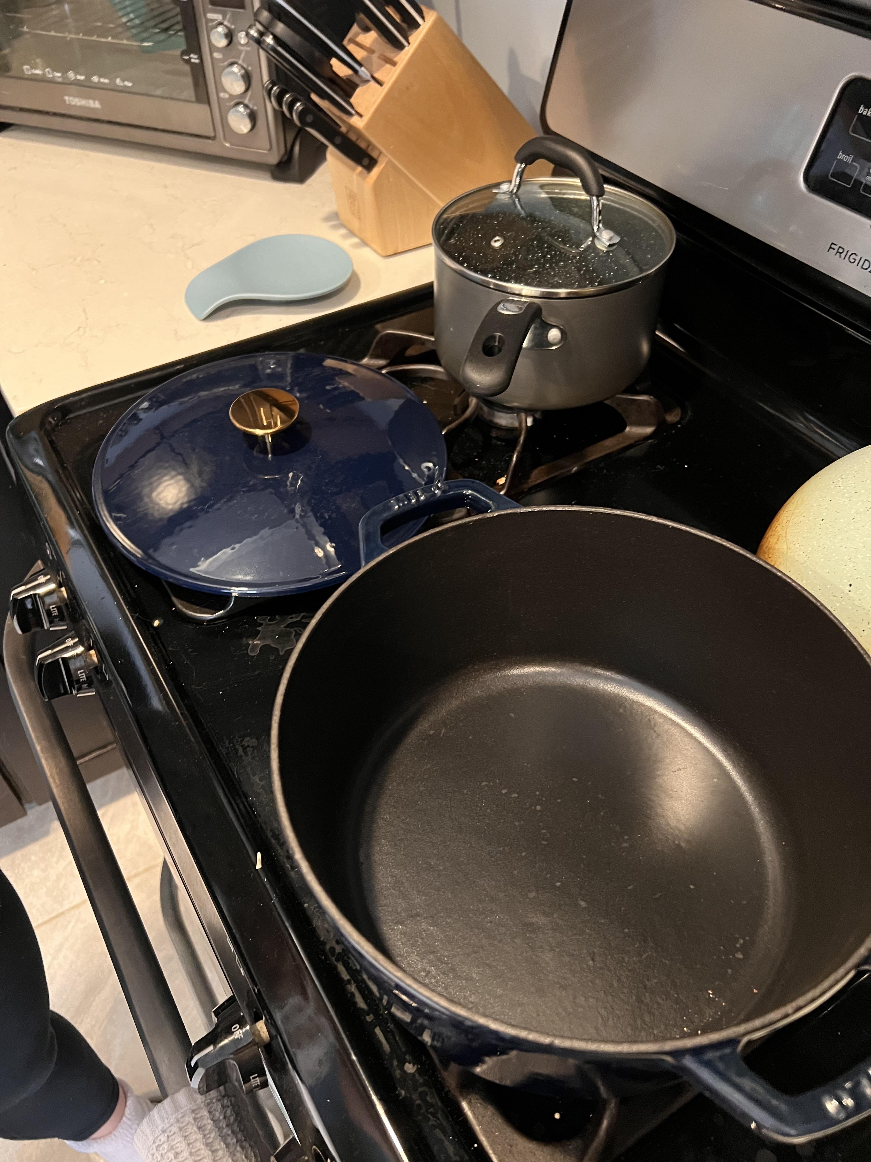 Any ideas to why the bottom of my loafs are burnt? | Scrolller