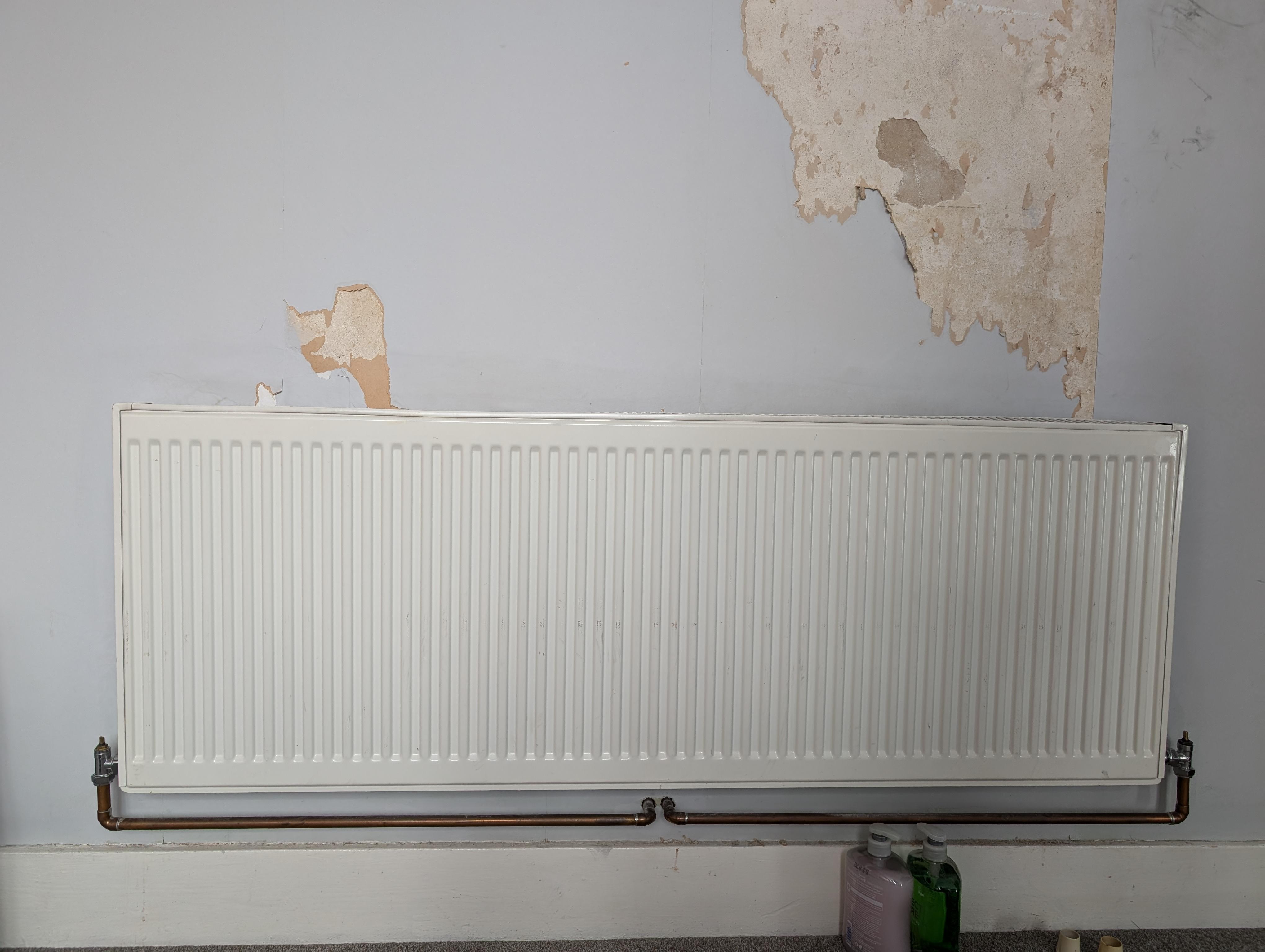 Lockshield on Both Sides of 2 Radiators | Scrolller