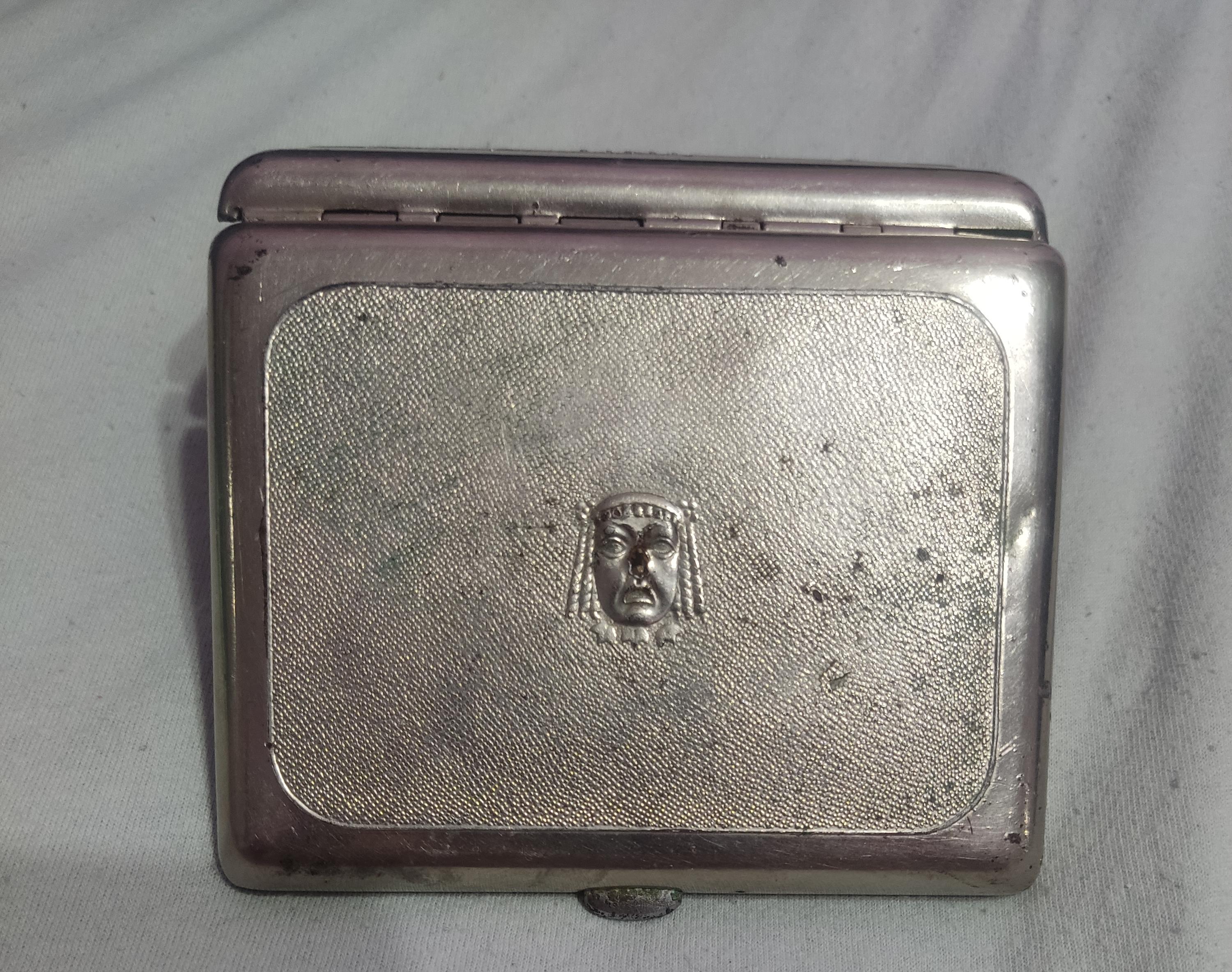 Can anyone identify the building on this cigarette case? | Scrolller