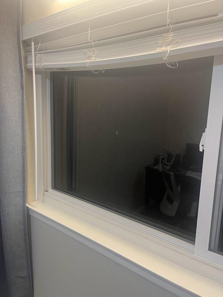 Does anyone know how to close these blinds? | Scrolller