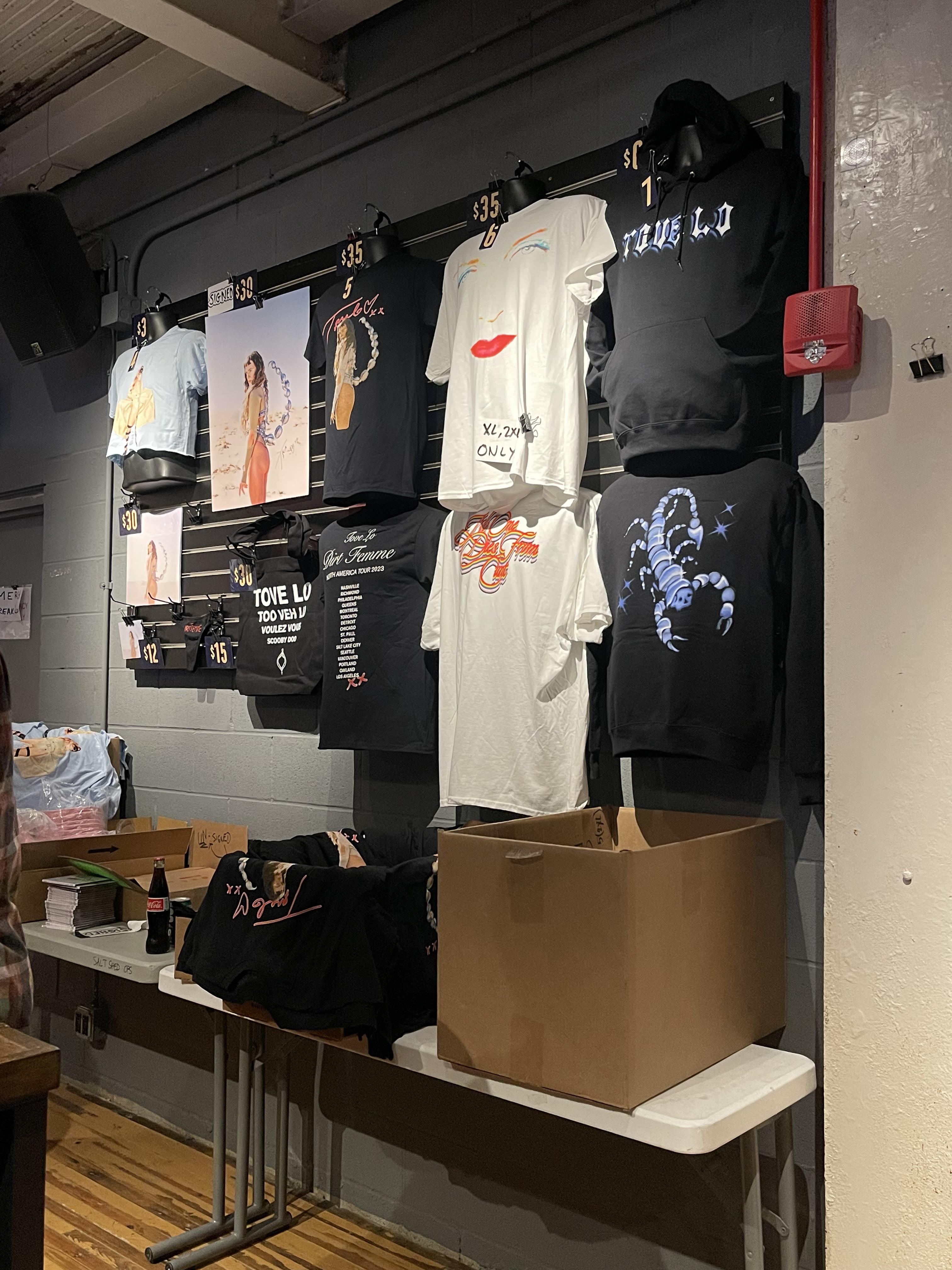 Set list & Merch from Chicago! | Scrolller