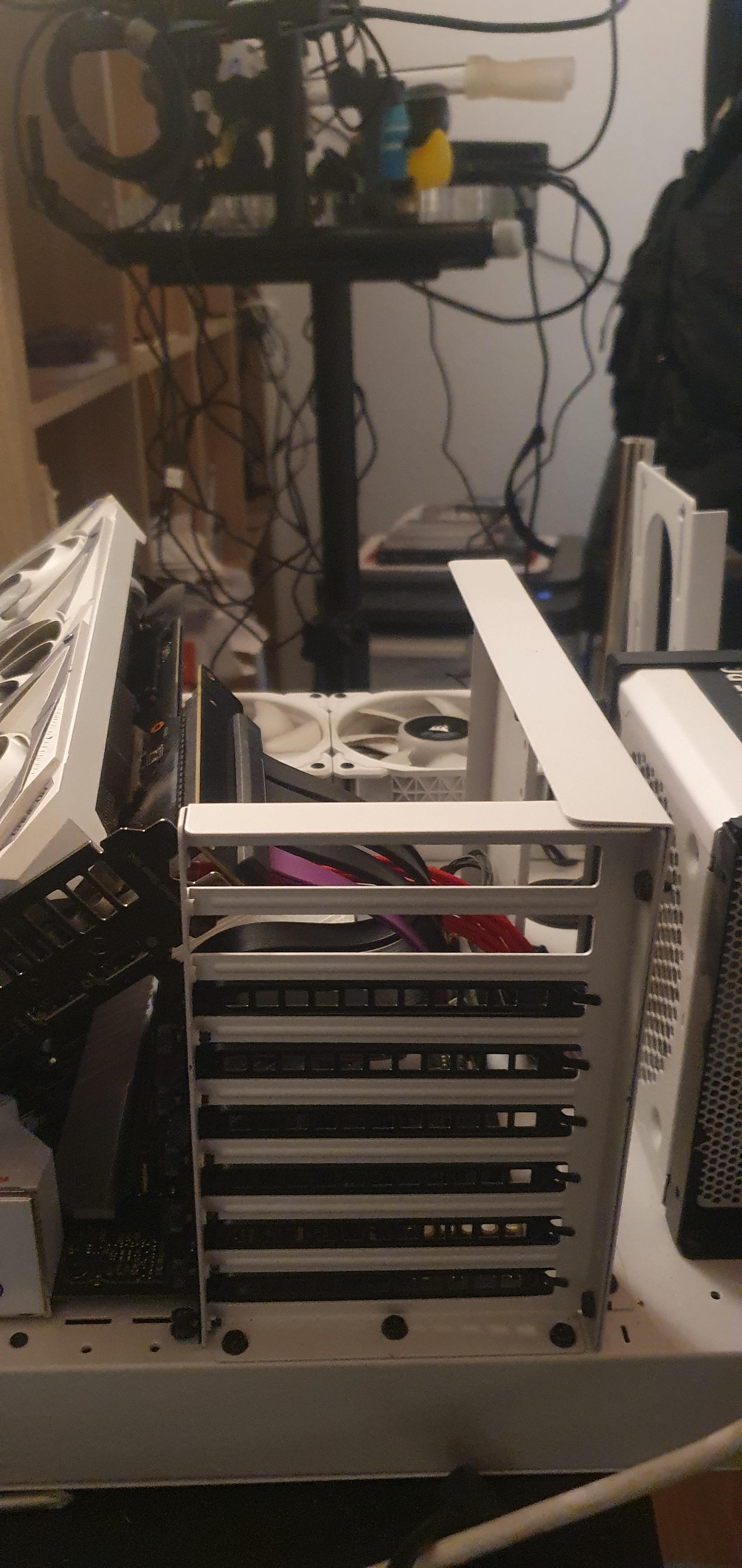 Can't figure out GPU mounting | Scrolller