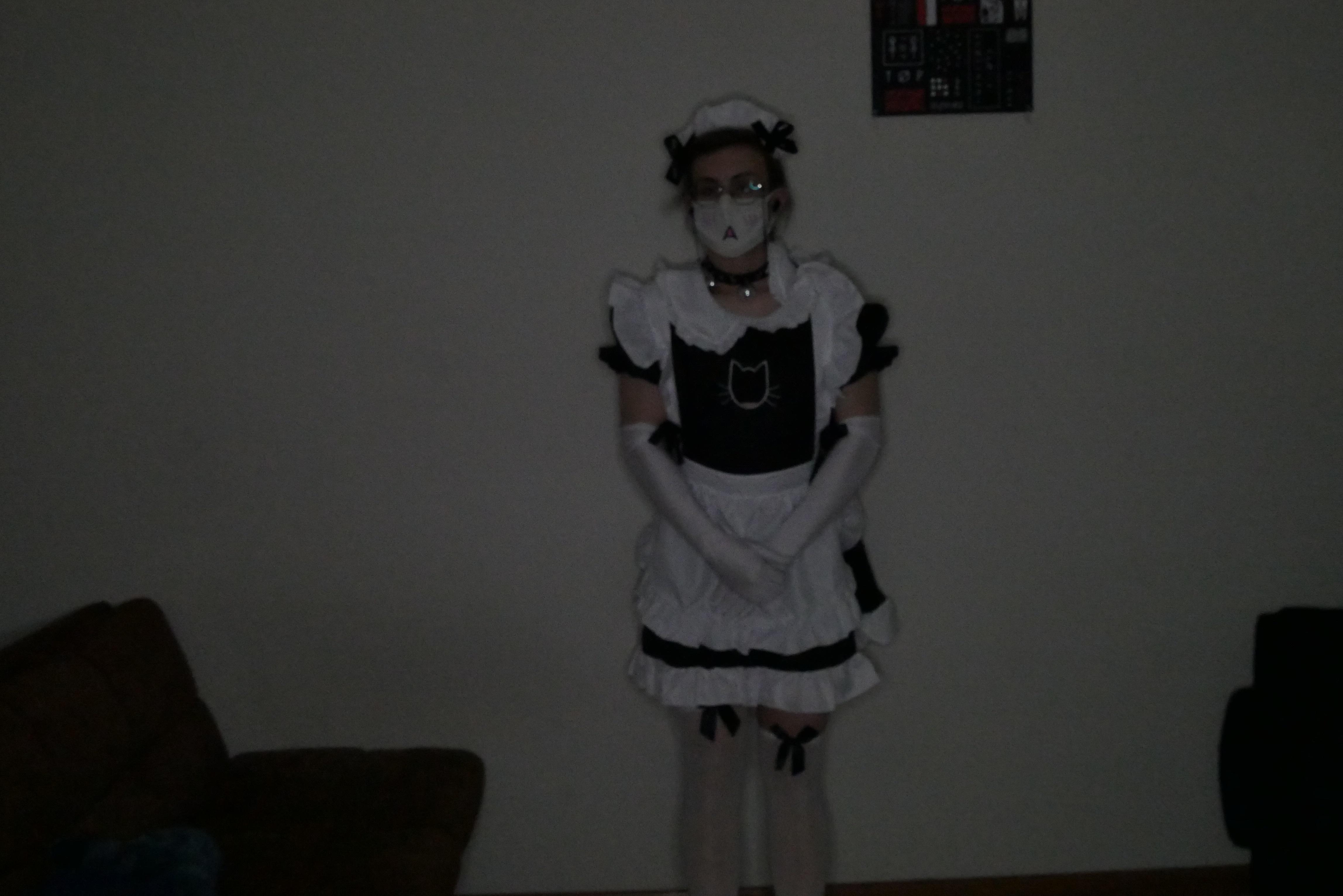 Stronk maid >:3 | Scrolller