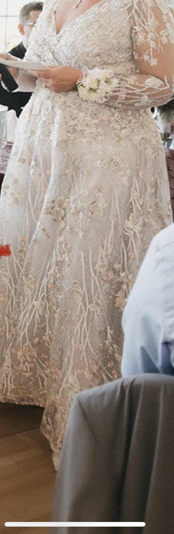 Mother of the Groom’s dress to my sister’s wedding. (Spoiler: it’s a wedding gown) | Scrolller