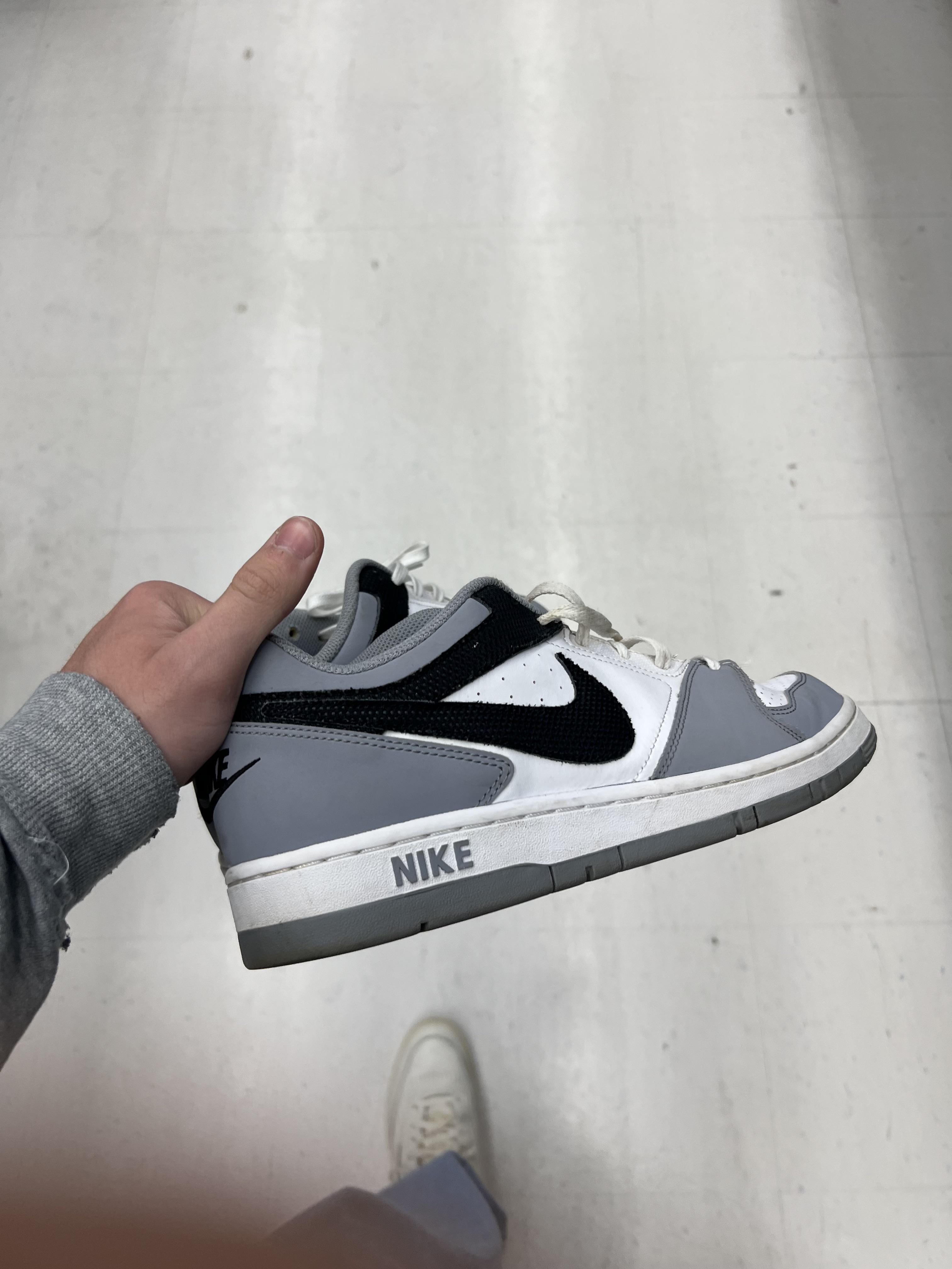 Discover more like Sneakers: Saw these at the thrift yesterday are they fake? and Related ...