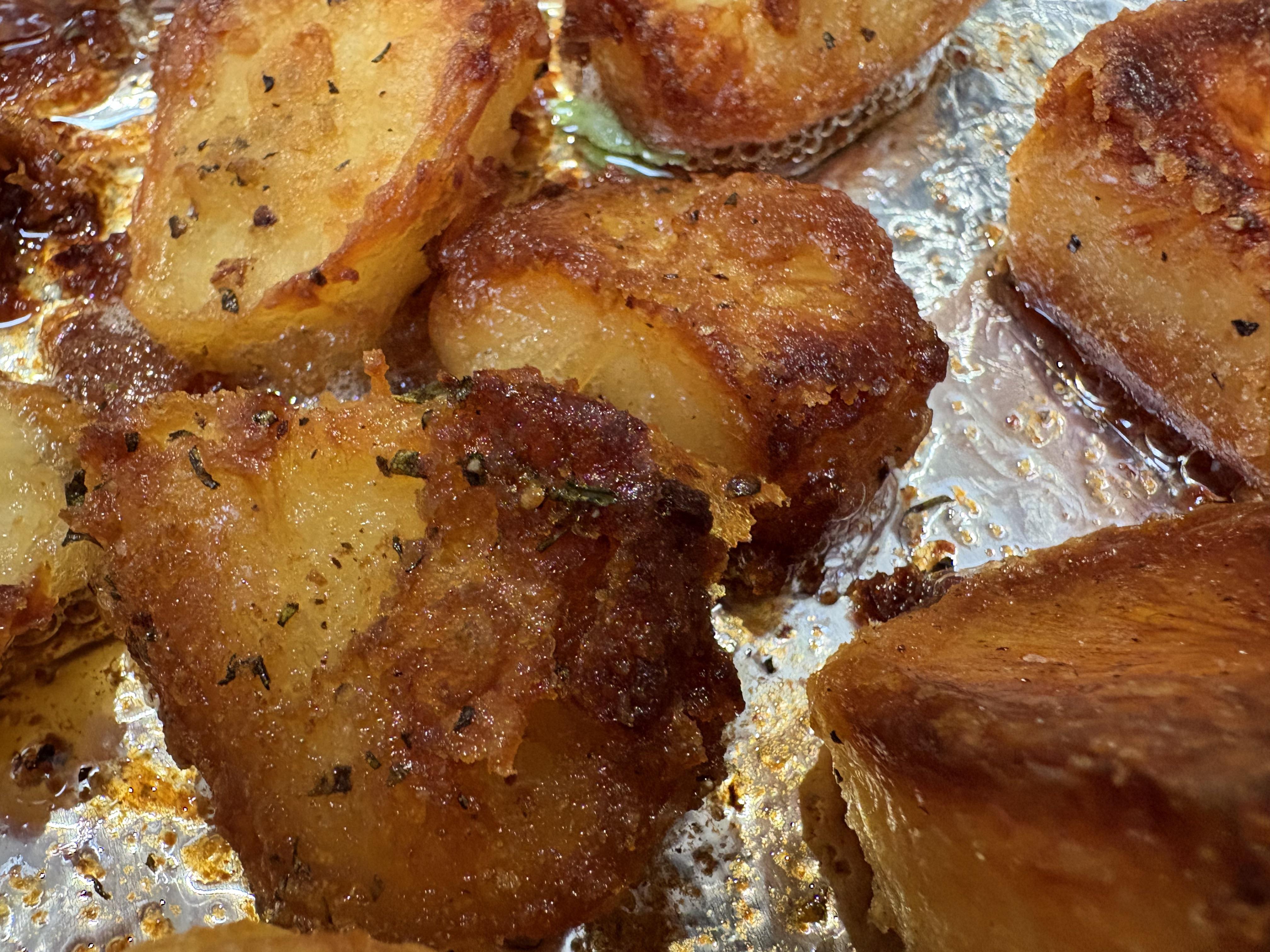 [Homemade] Roasted half lamb leg and super crispy roast potatoes! | Scrolller