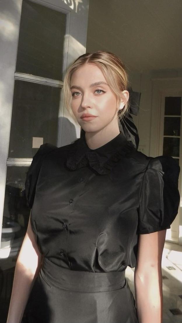 Sydney Sweeney Scrolller
