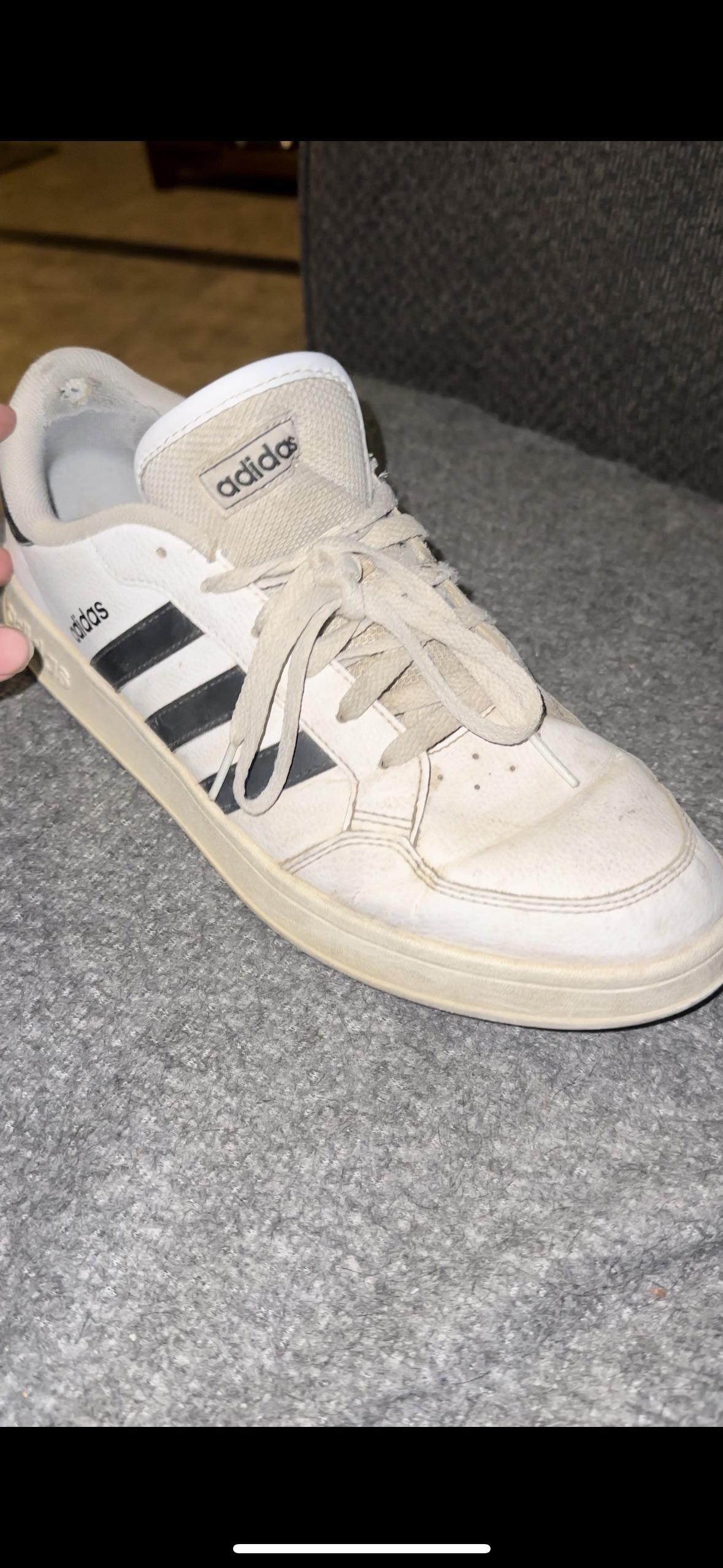 Anyone know what kind of adidas these are? | Scrolller