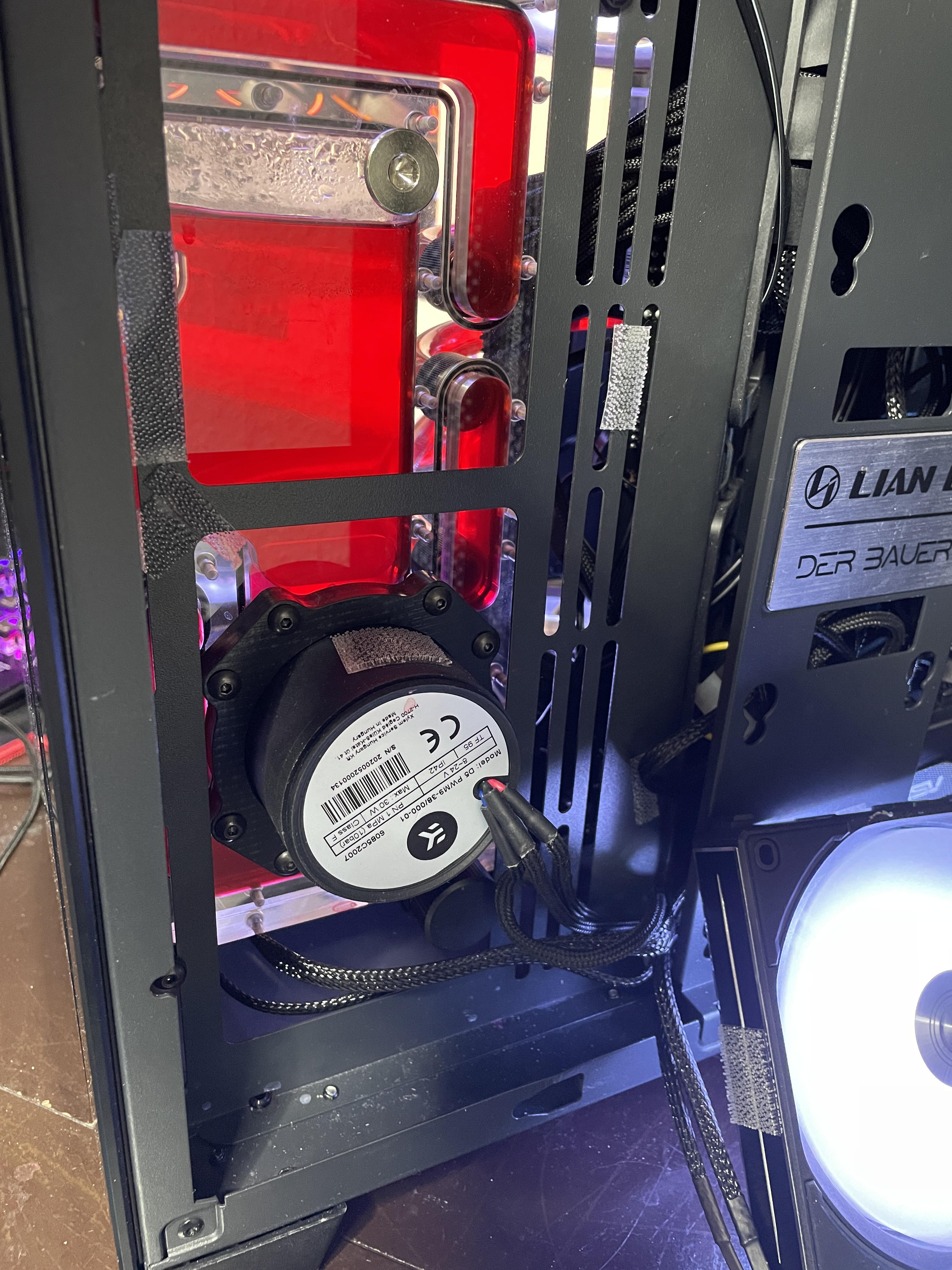 Lian Li o11D mini with distro plate | Scrolller