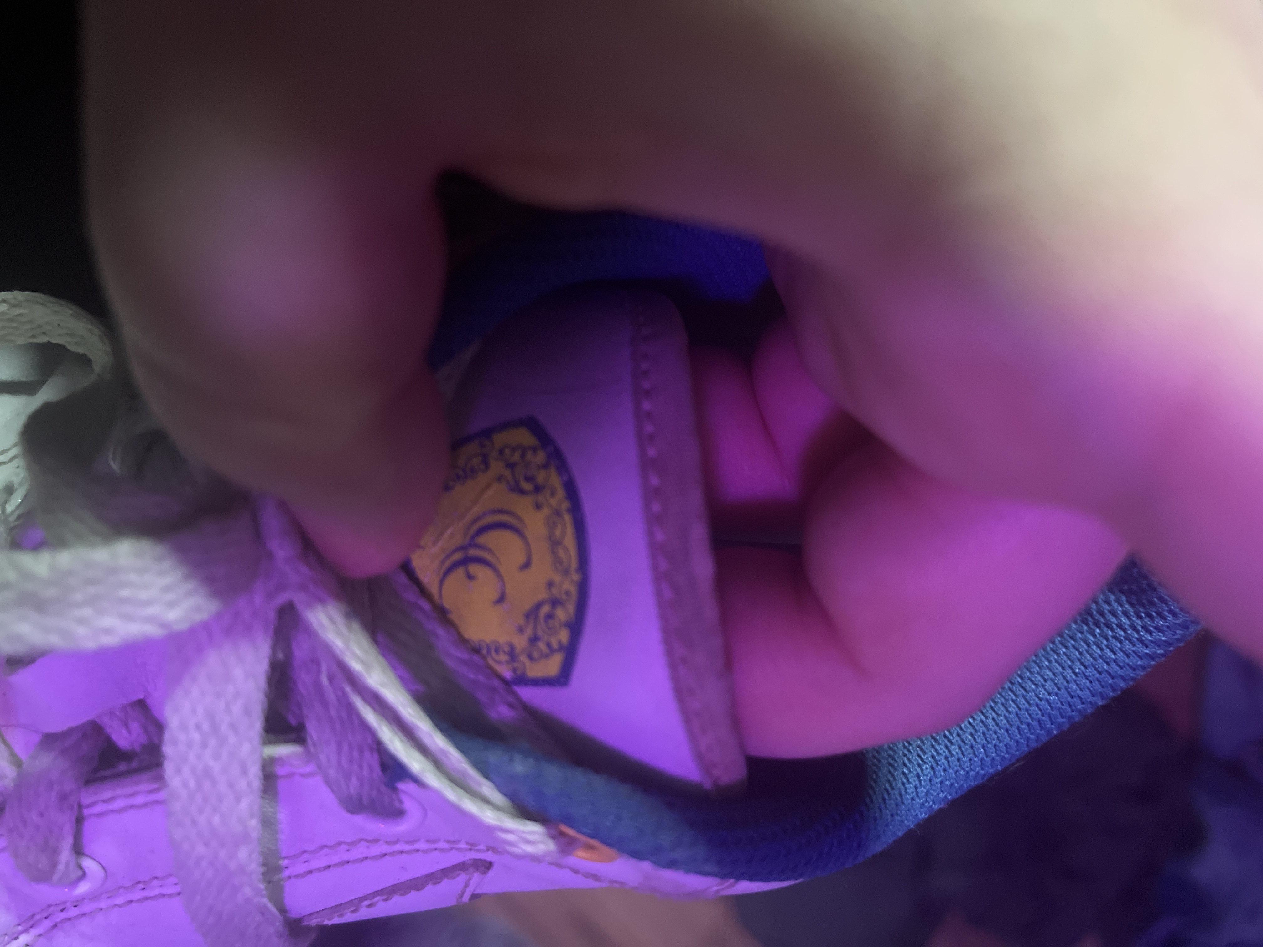 Can anyone ID these sneakers? | Scrolller