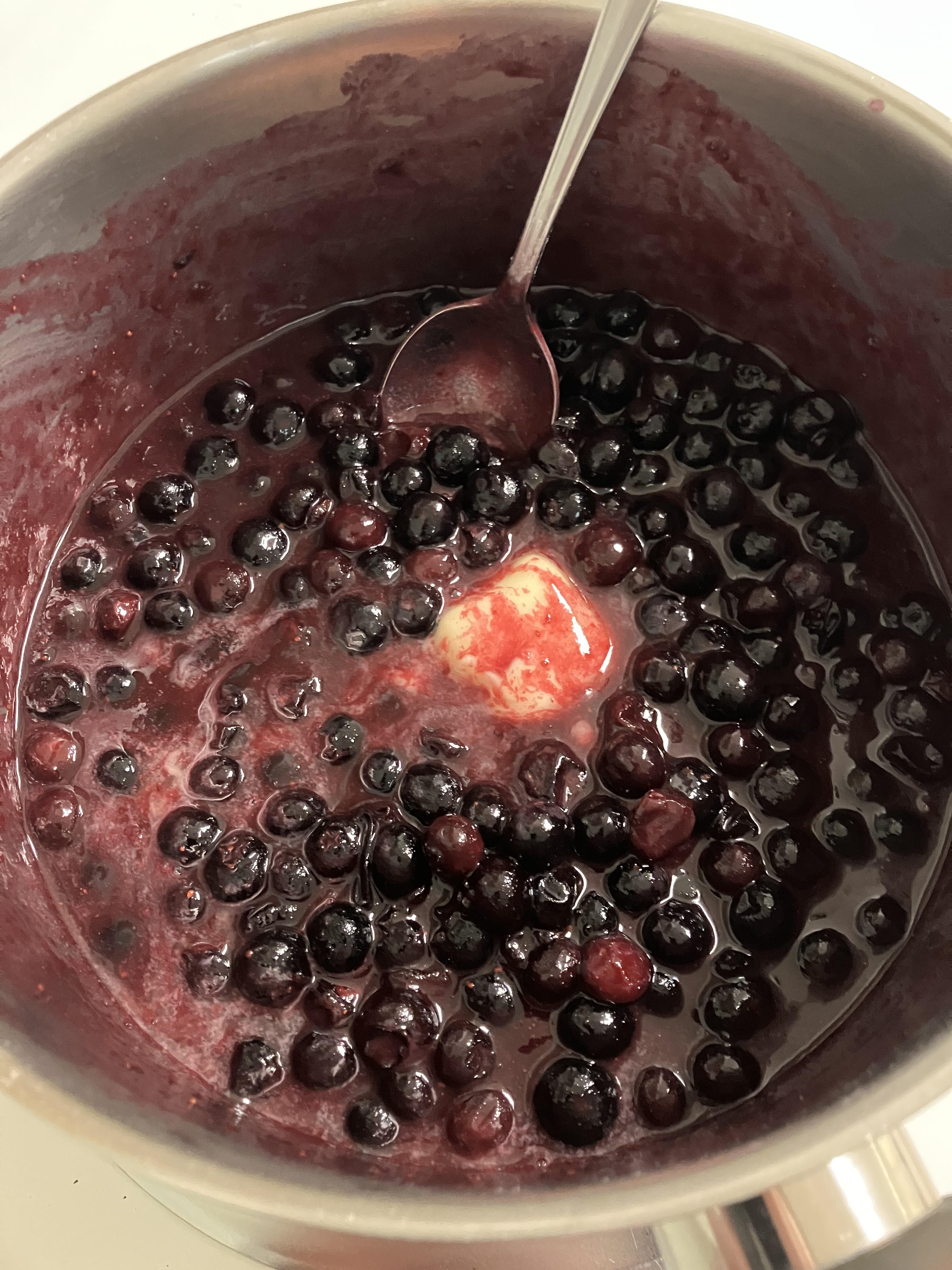 [Homemade] Messy Blueberry Pie! | Scrolller