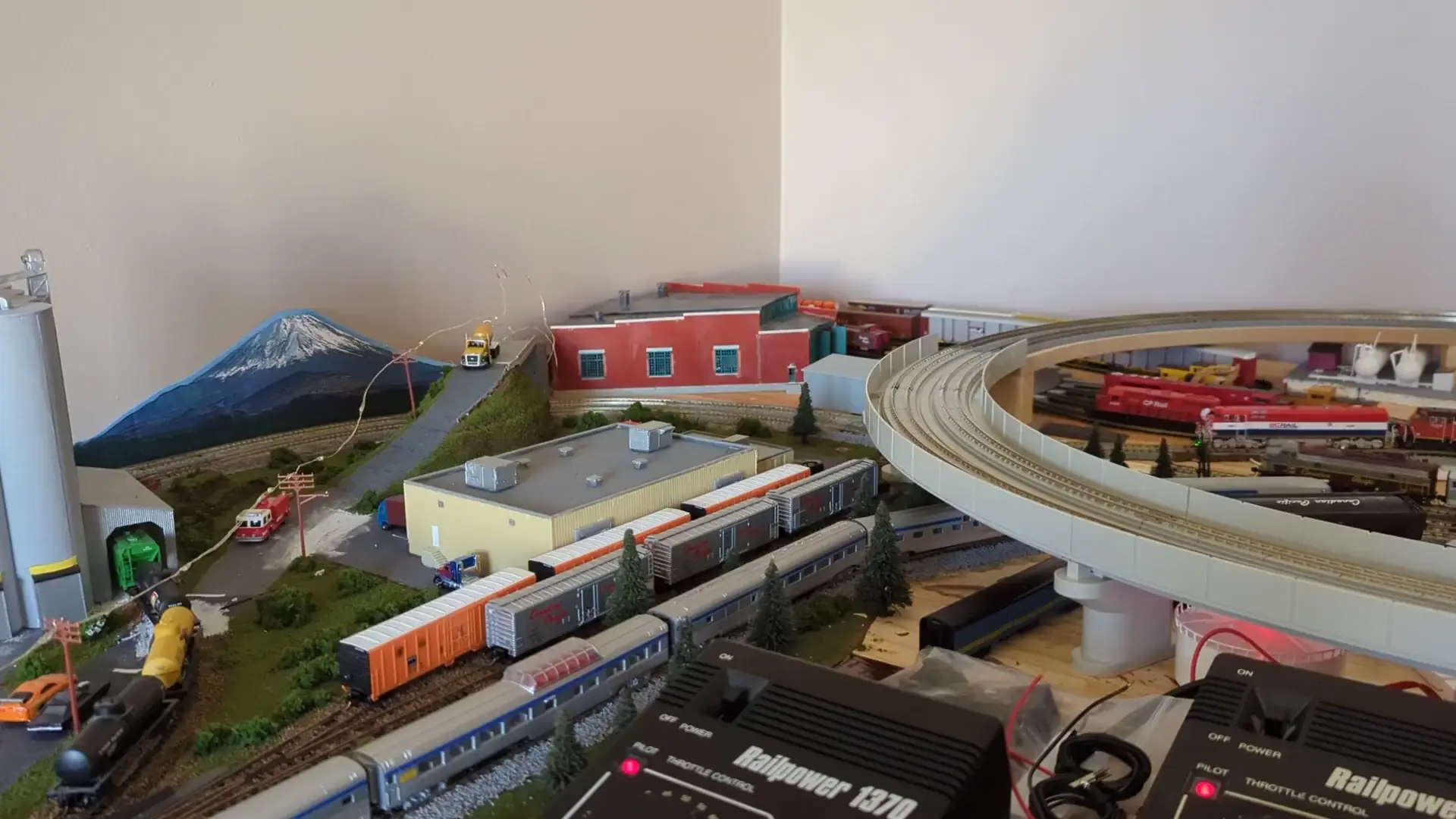 A double header BC Rail/CN going around the yard | Scrolller