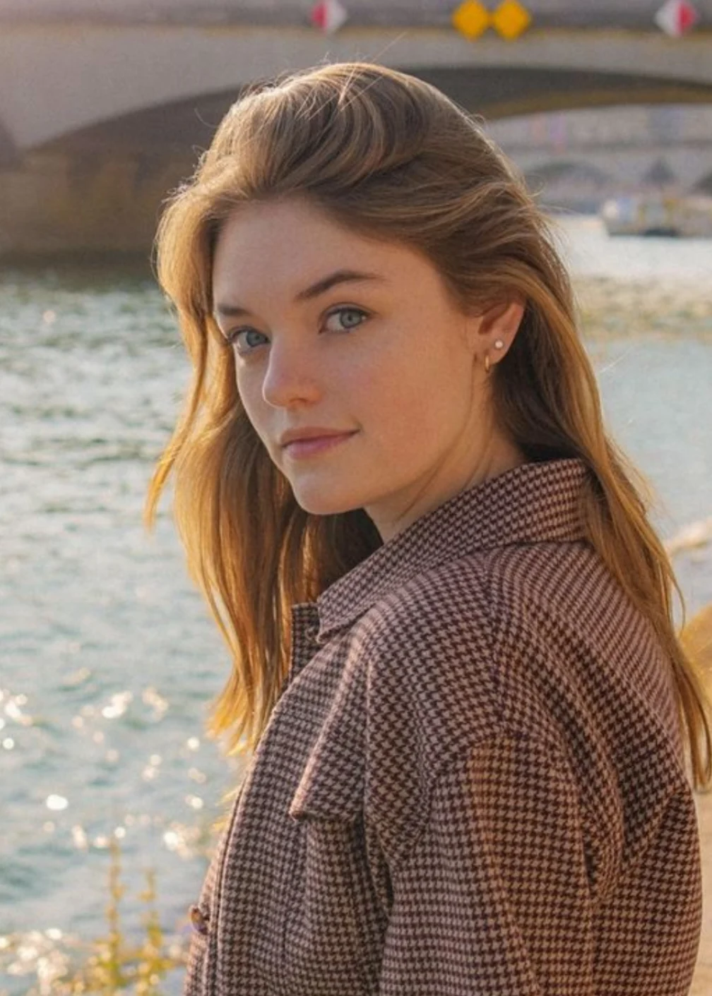 Willow Hand | Scrolller