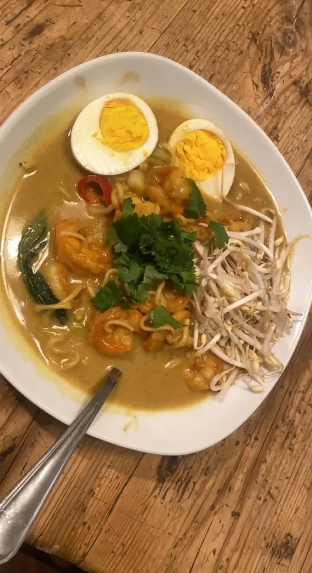 First time making ramen!! Coconut curry w/ shrimp. Please be nice, I'm learning 🥹 | Scrolller