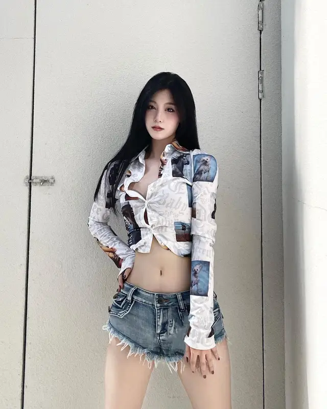 Pretty midriff | Scrolller