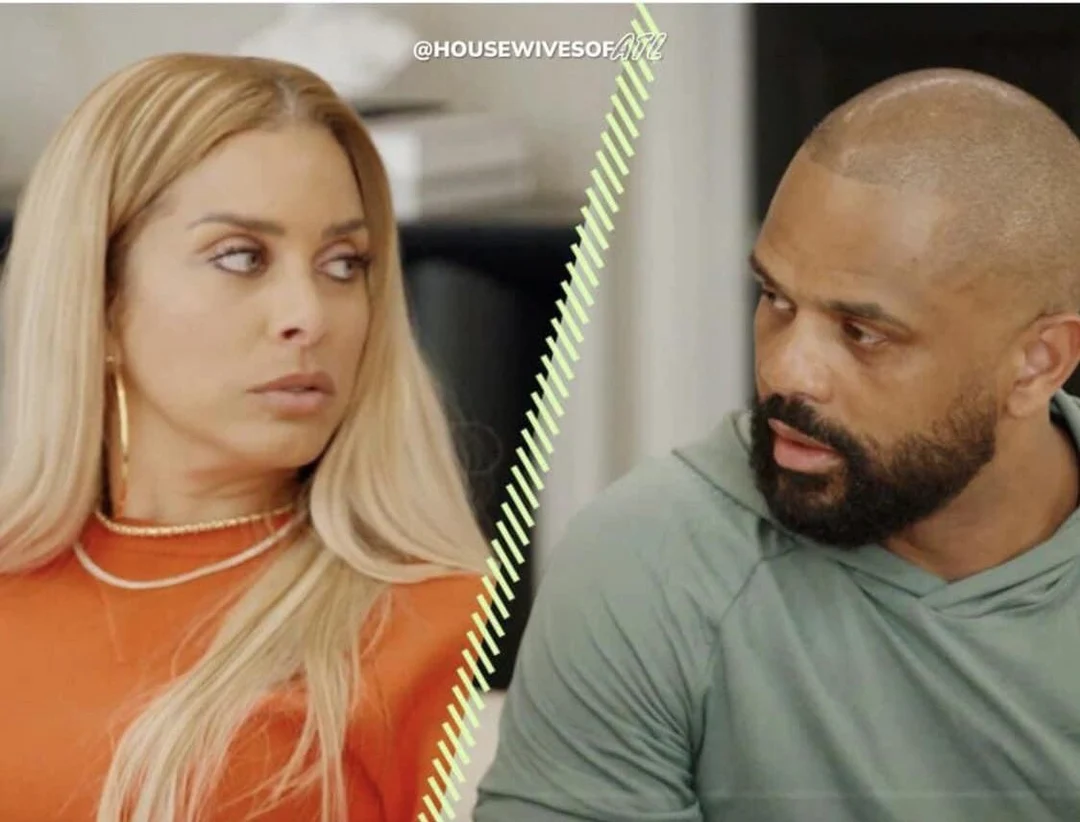 ROBYN AND JUAN BOTH AT THE UNEMPLOYMENT LINE…. | Scrolller