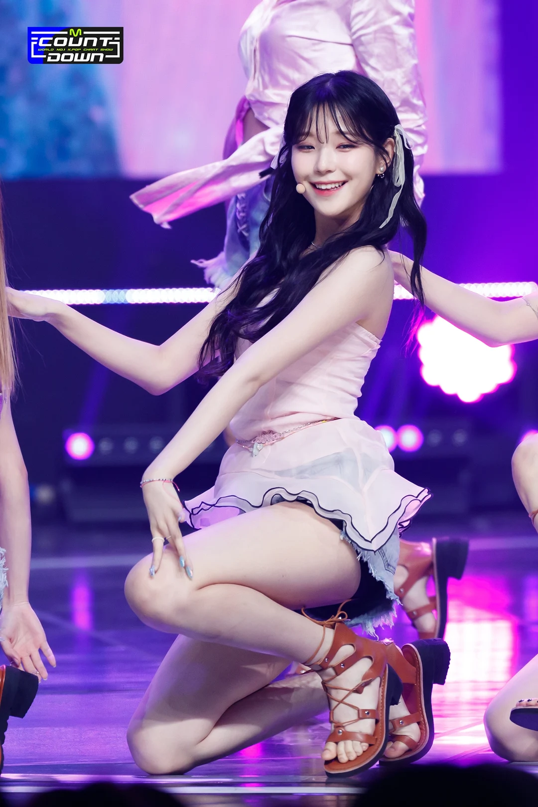 fromis_9 - Jiheon | Scrolller