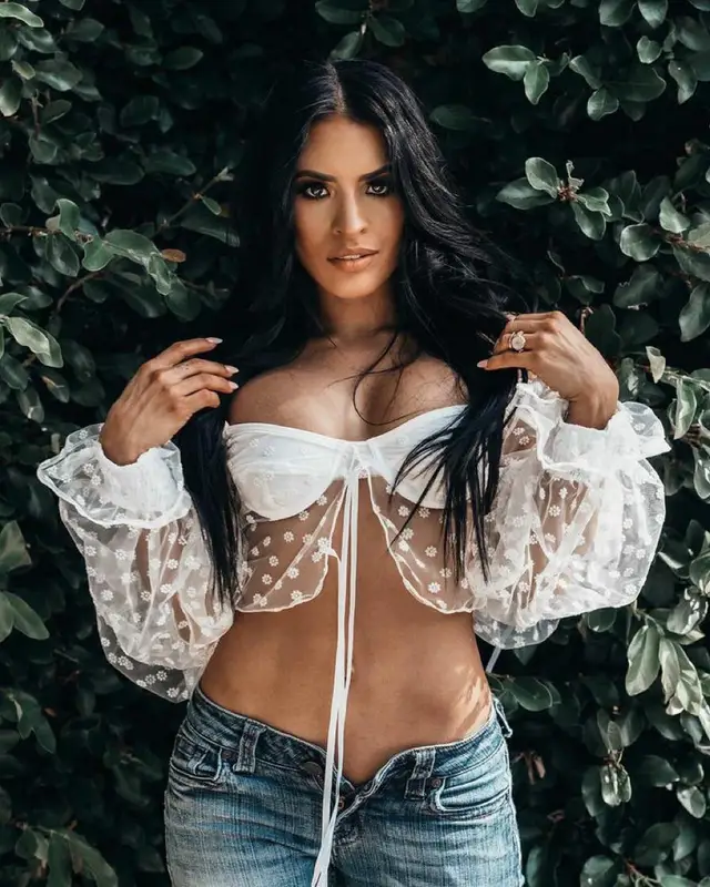 Zelina Vega | Scrolller