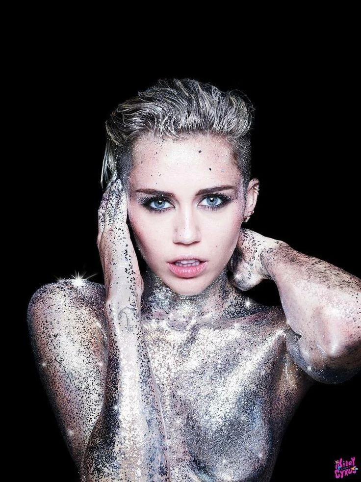 Miley Cyrus | Scrolller