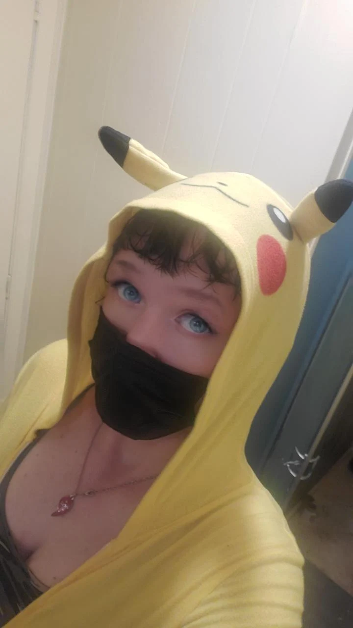 Pika peek | Scrolller