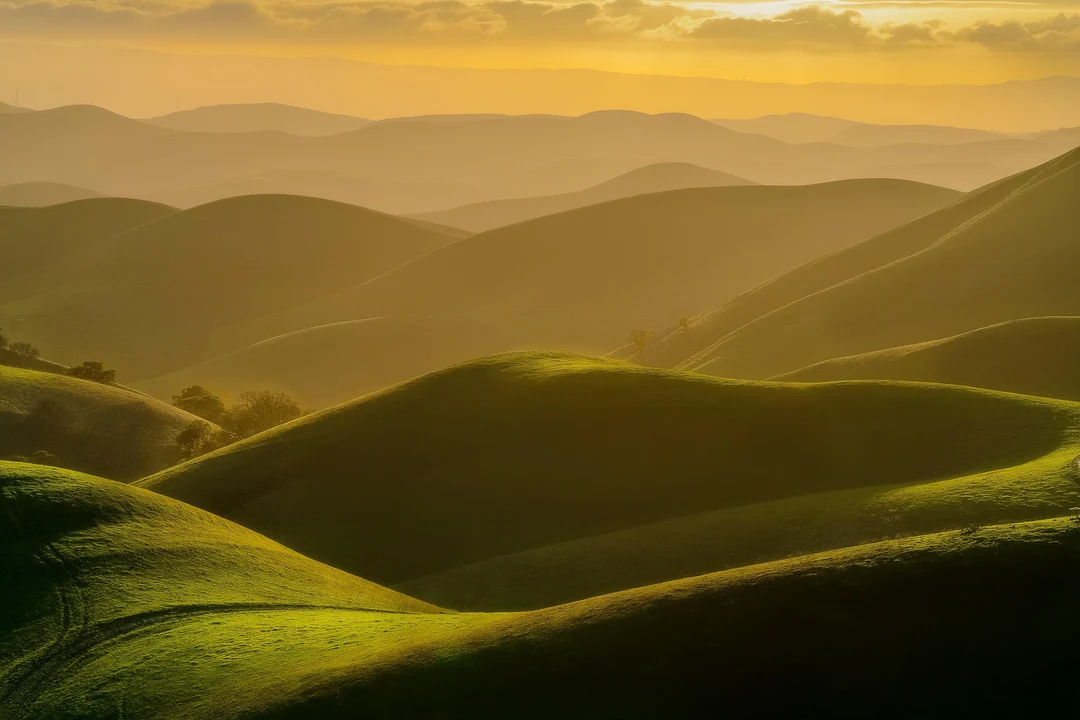 Endless Layers of Rolling Hills in East Bay Livermore, California [2998x2000][OC] | Scrolller