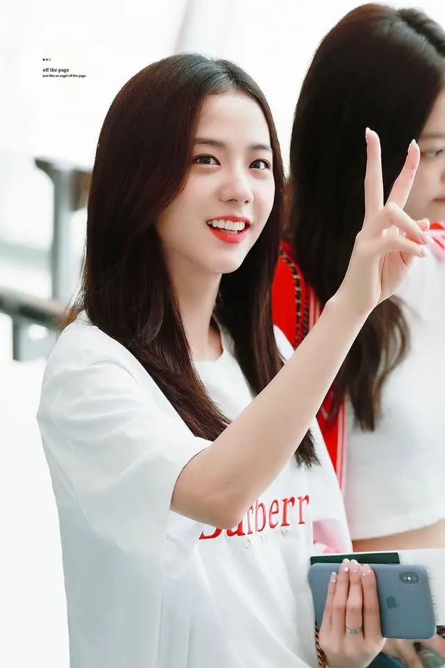 190114 Jisoo | Scrolller
