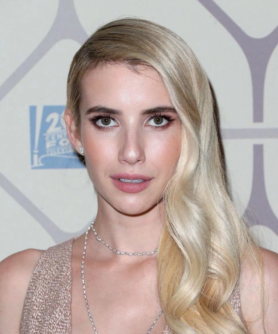 Emma Roberts | Scrolller