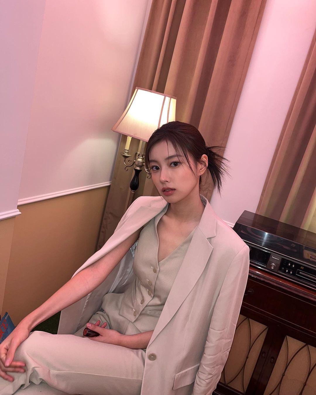 221016 Kang Hyewon Instagram Update | Scrolller