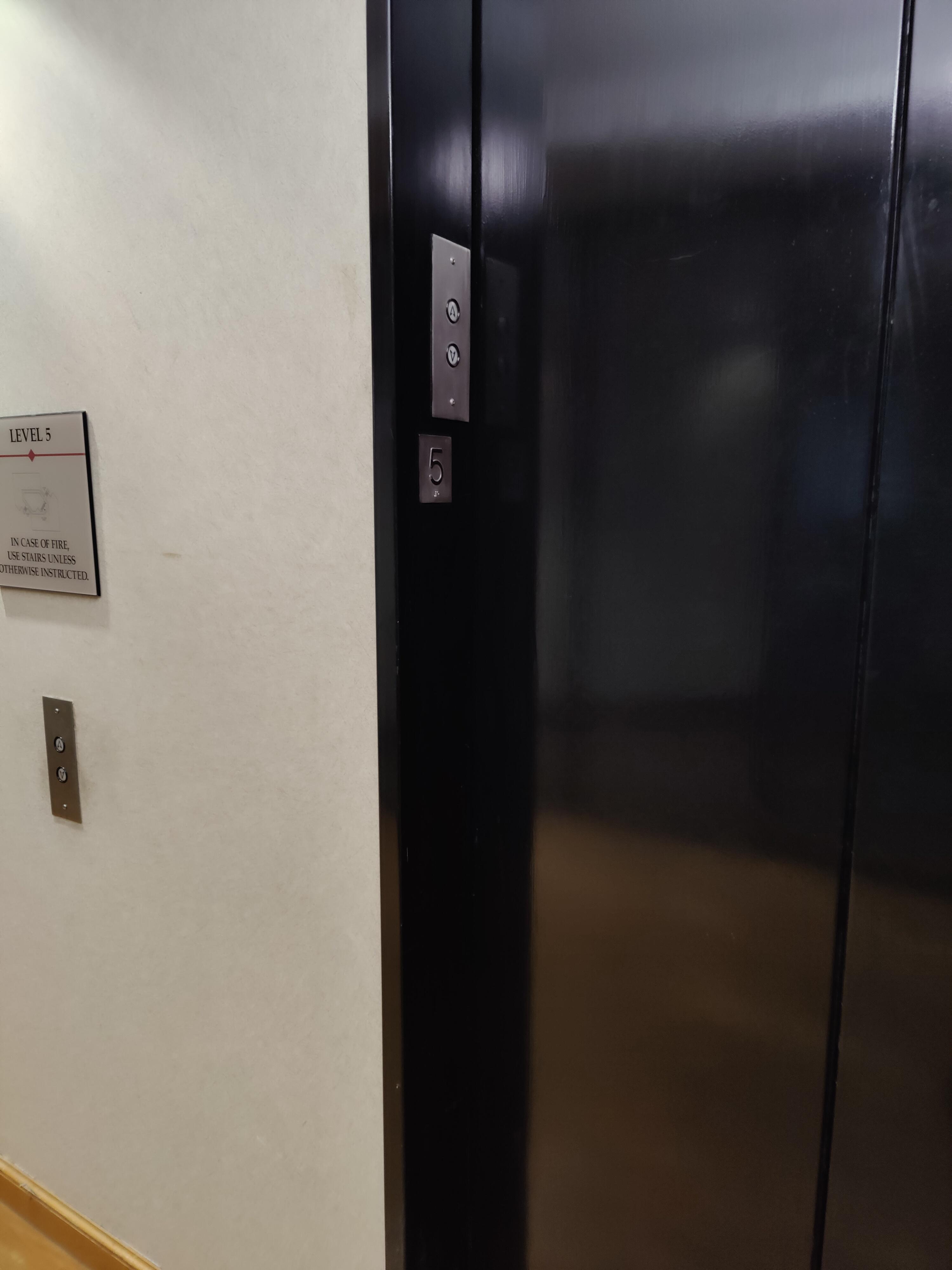 This crazy button placement | Scrolller