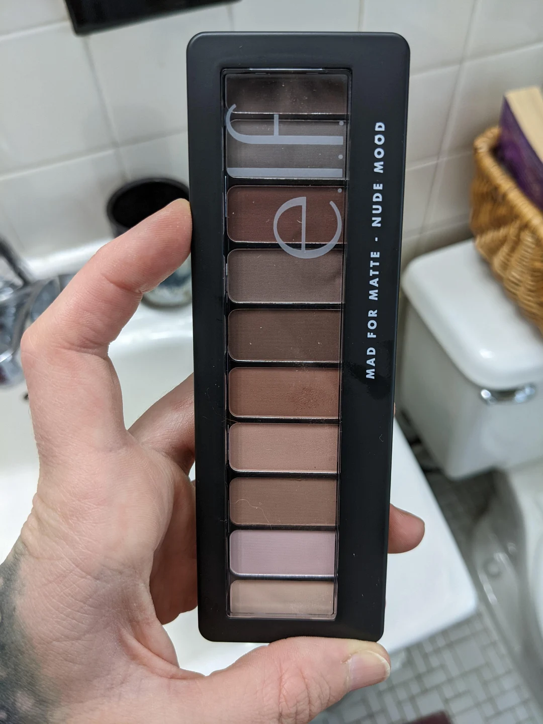 Simple palette for masculinizing makeup | Scrolller