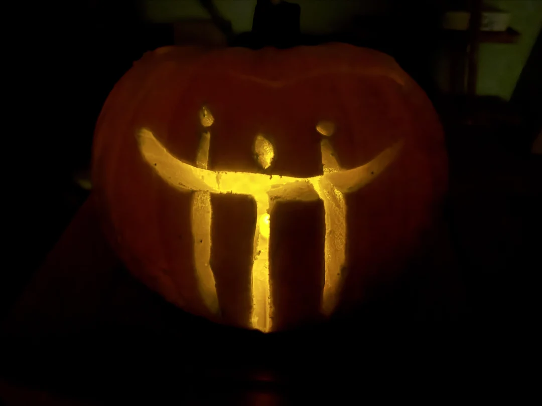 A rather formless carving | Scrolller