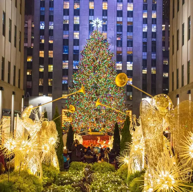 Rockefeller Centre Christmas Tree (2022) | Scrolller