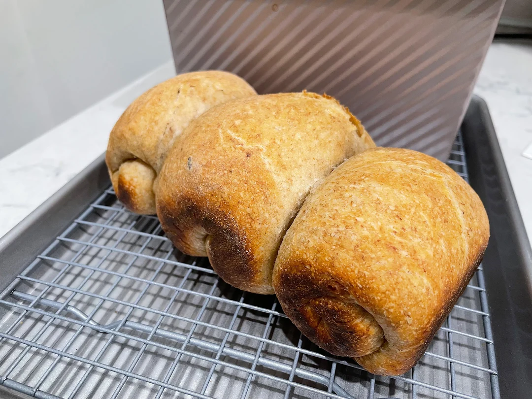 Banana failed toast turned into bread roll | Scrolller