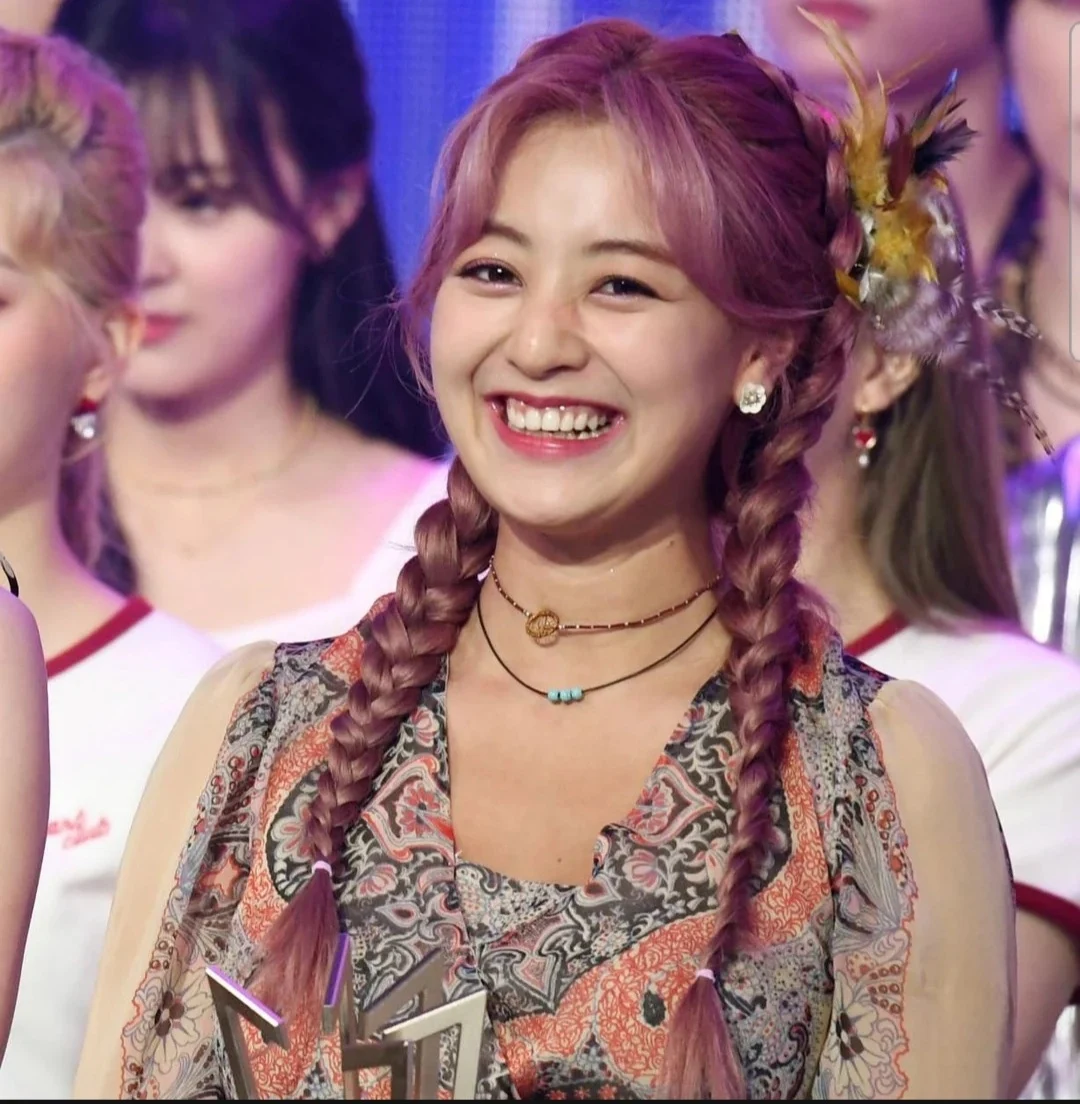 Jihyo smile | Scrolller