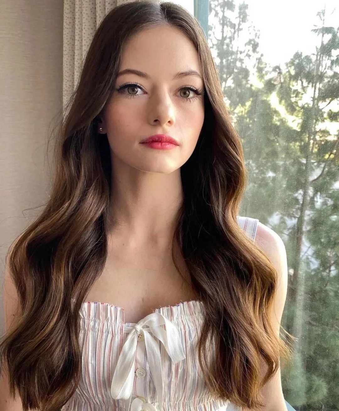 Mackenzie Foy Scrolller