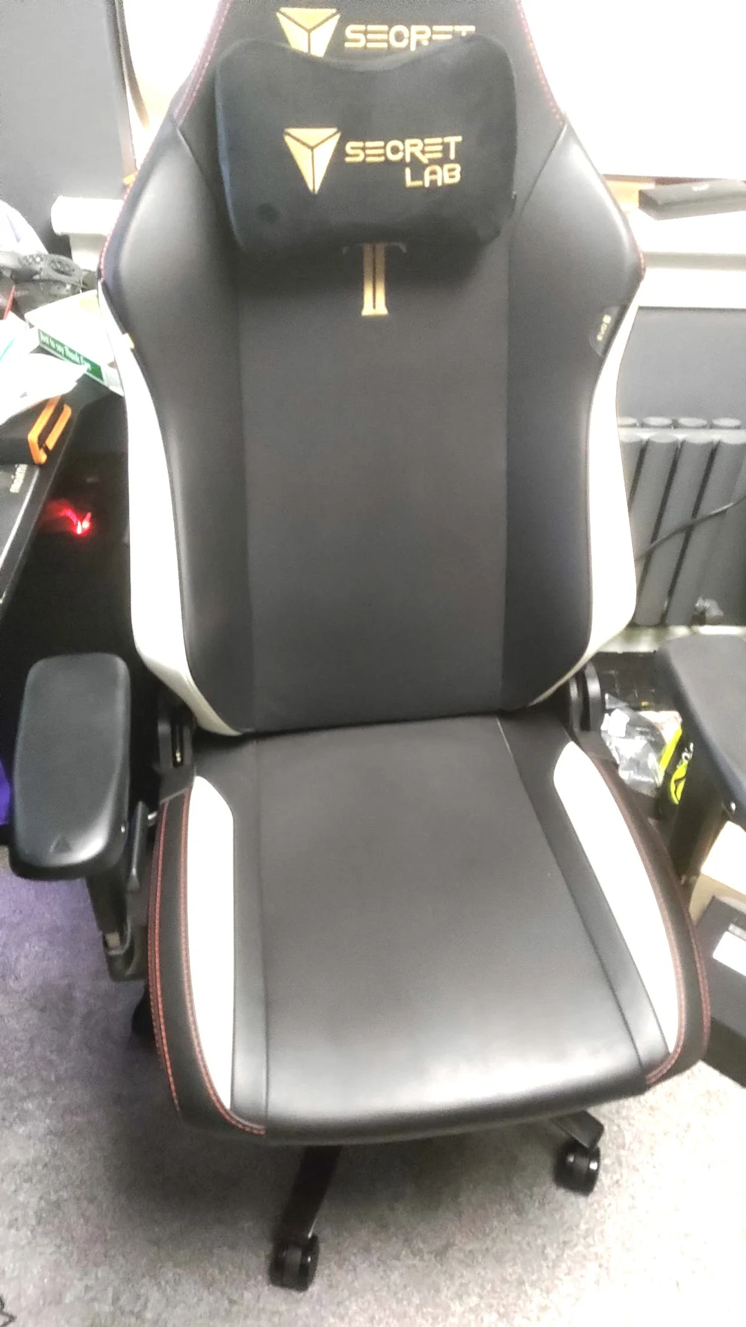 Secretlab classic | Scrolller