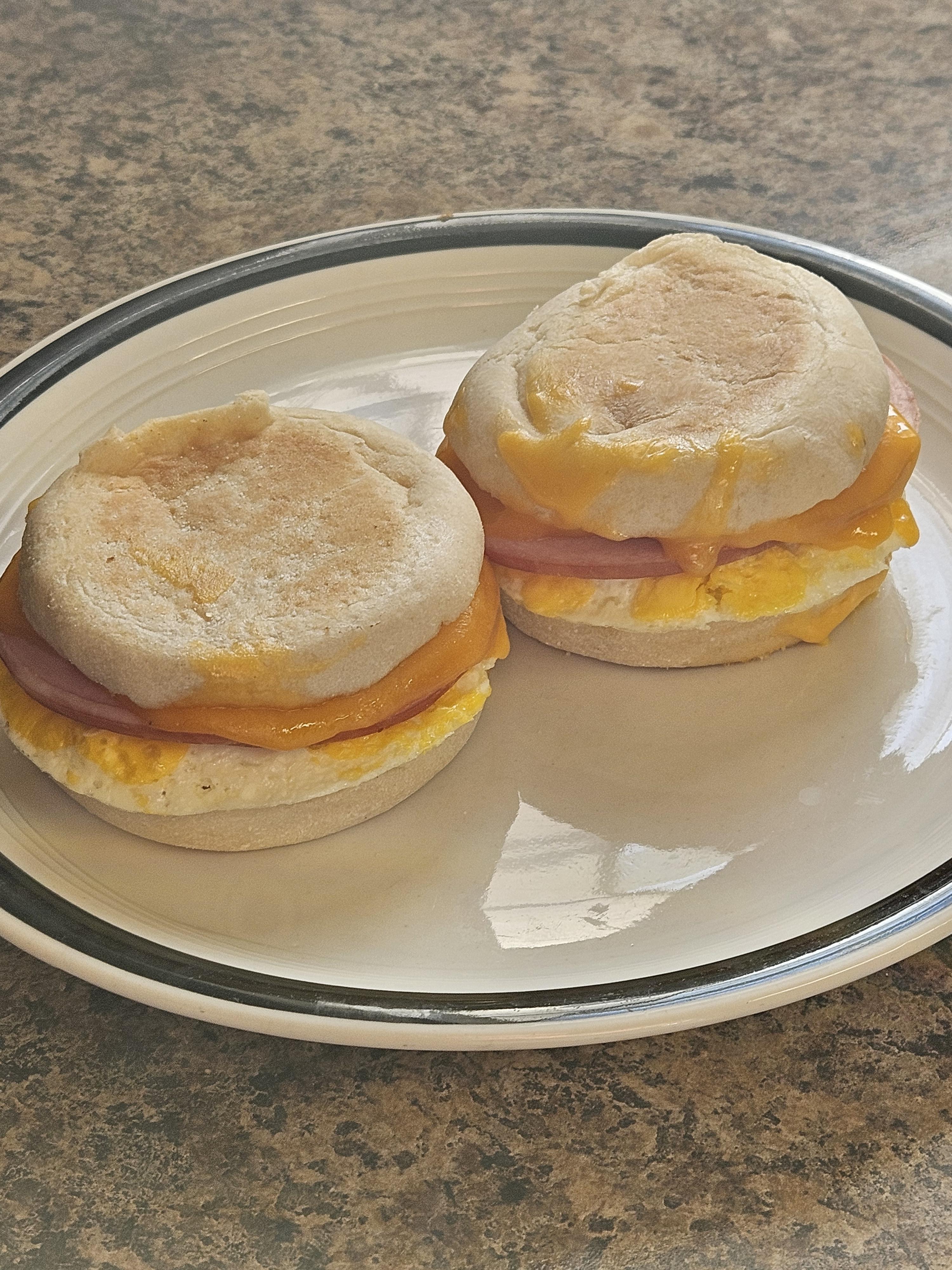 Egg McMuffins [Homemade] | Scrolller