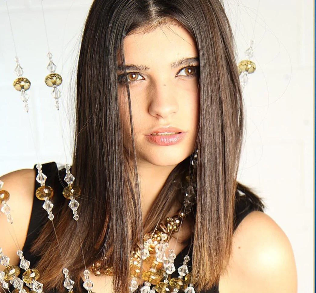Spanish Girl Scrolller
